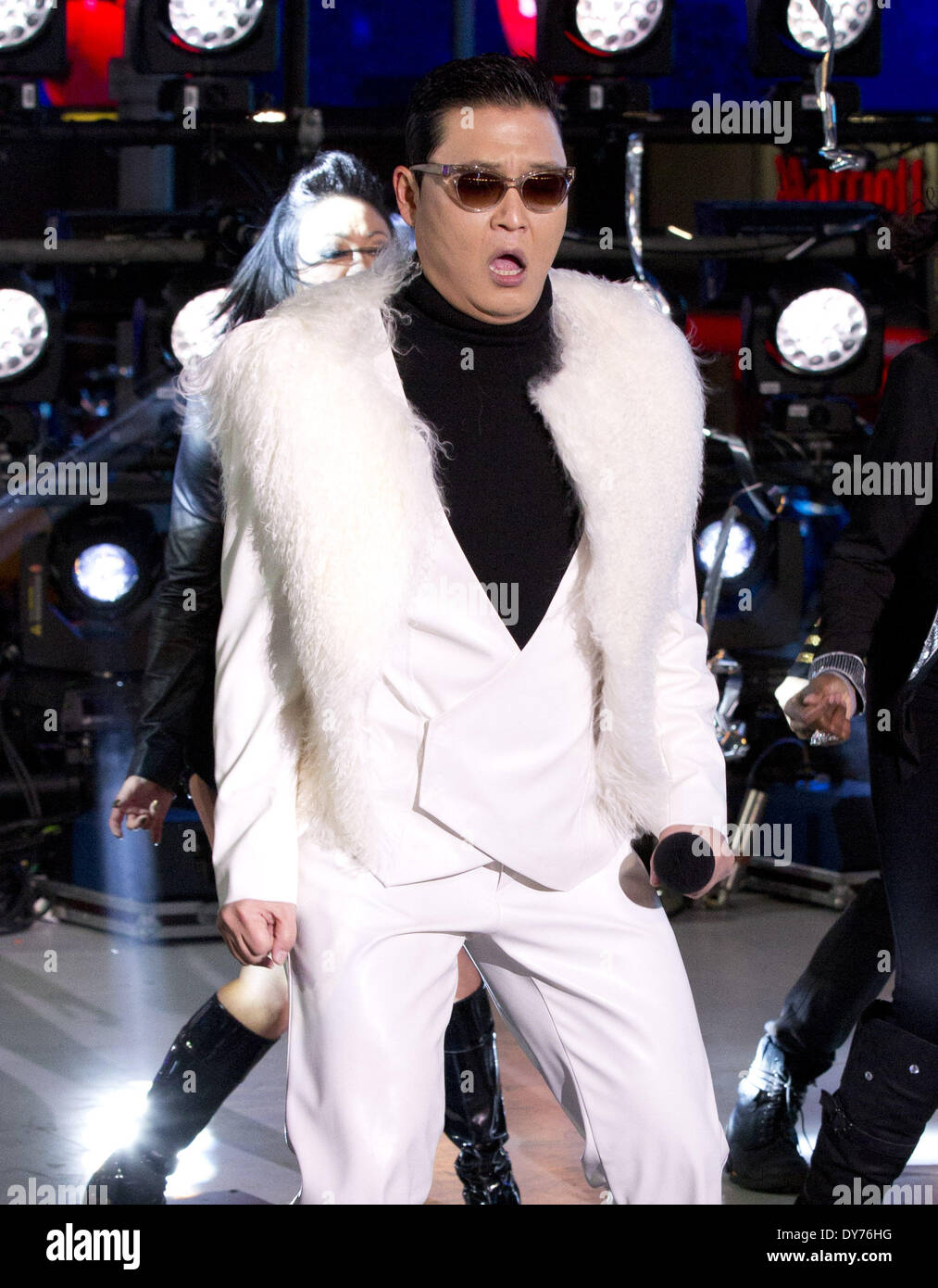 PSY performs in Times Square during New Years Eve celebrations in New ...