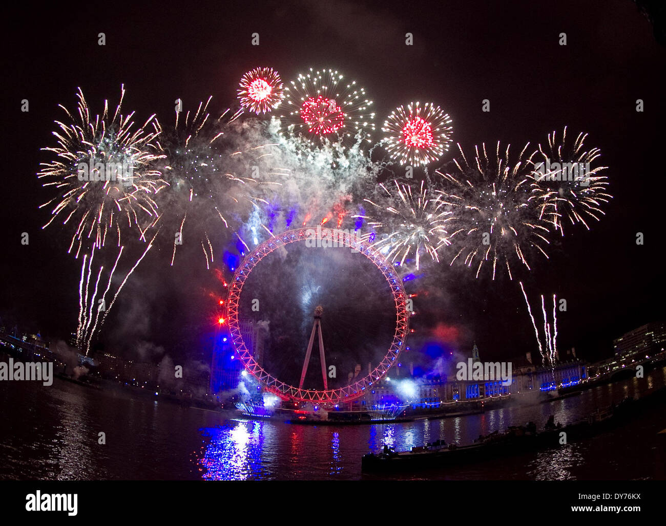New Year's Firework display centred on the London Eye in Westminister ...