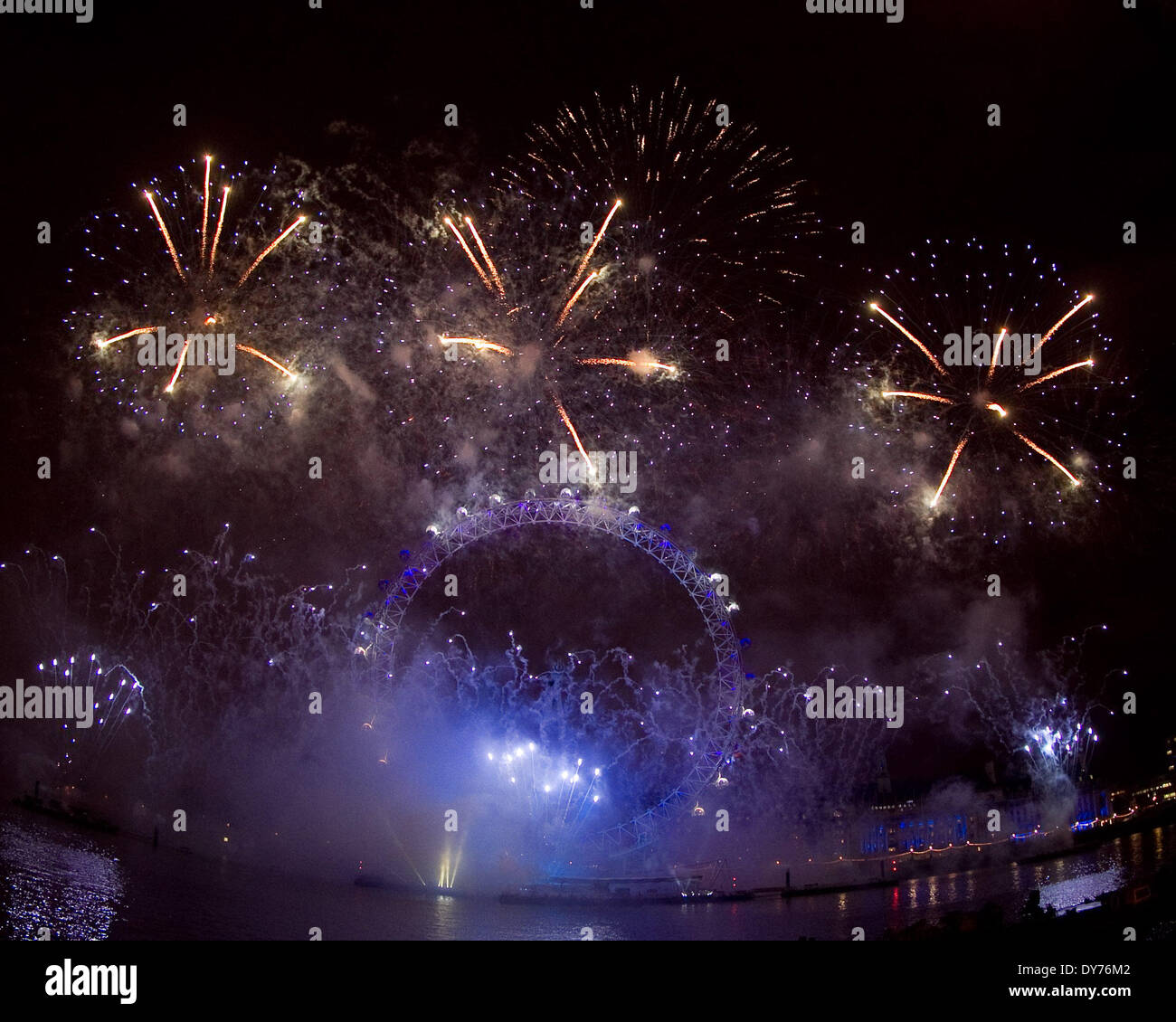 New Year's Firework display centred on the London Eye in Westminister ...