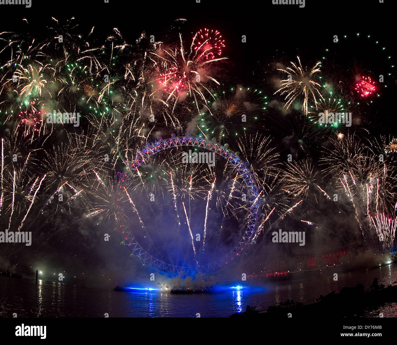 New Year's Firework display centred on the London Eye in Westminister ...
