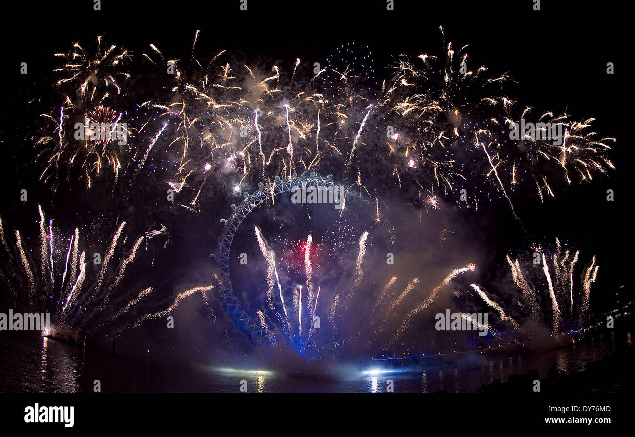 New Year's Firework display centred on the London Eye in Westminister ...