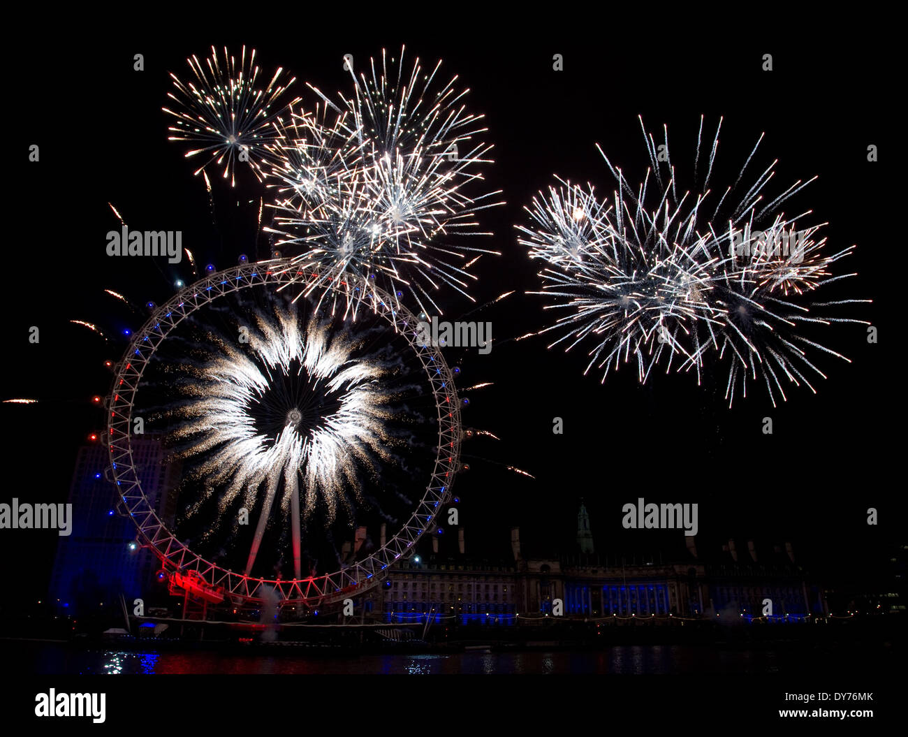New Year's Firework display centred on the London Eye in Westminister ...