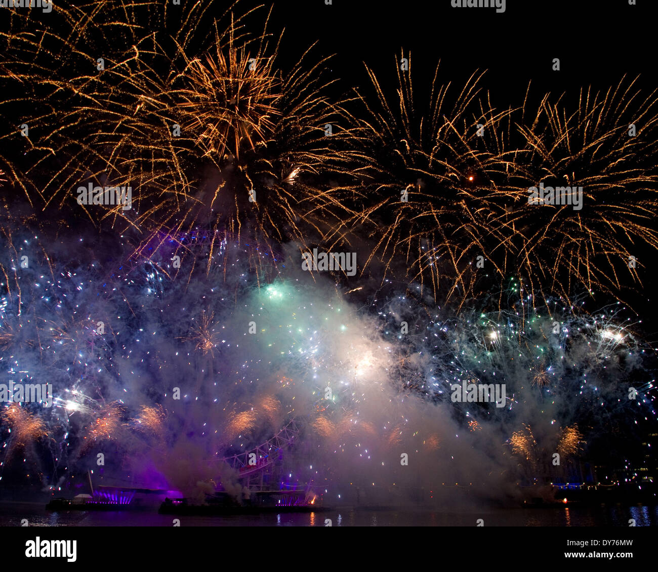 New Year's Firework display centred on the London Eye in Westminister ...