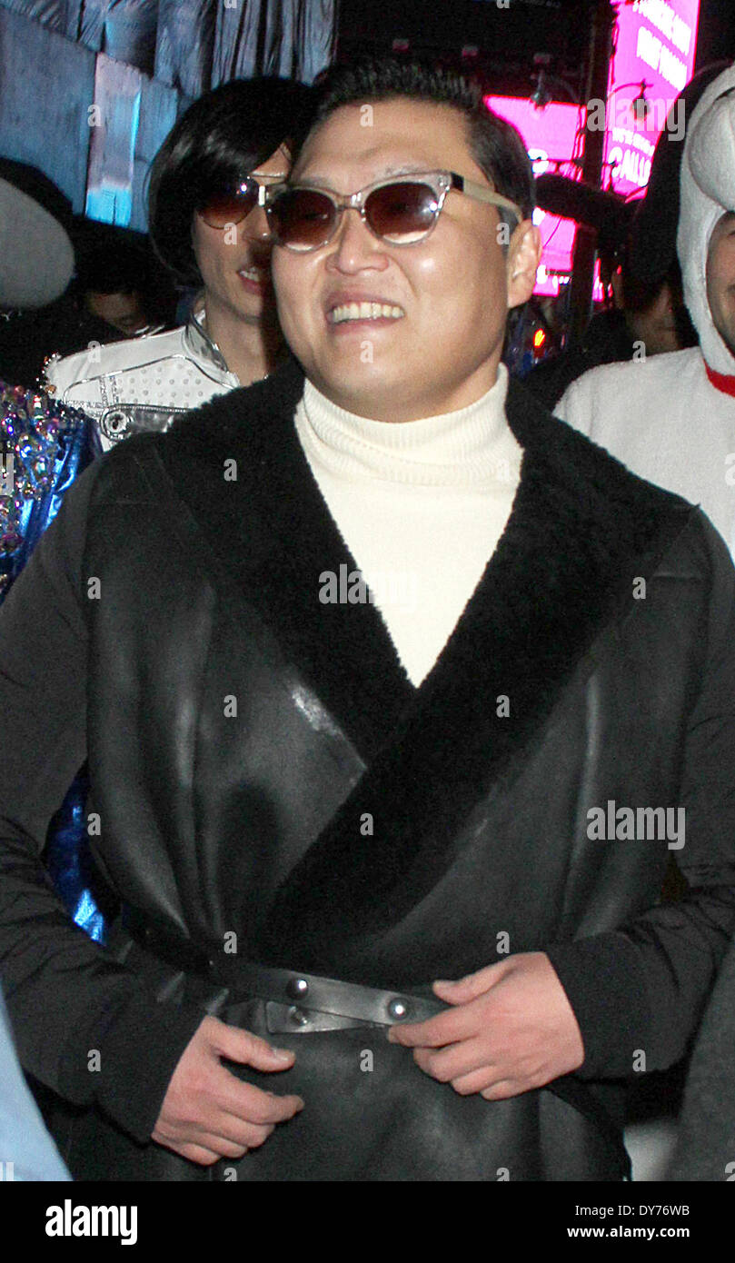 Celebrities in Times Square for the New Year's Eve celebrations ...