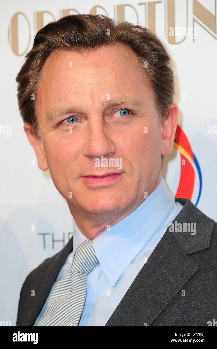 New York, NY. 7th April 2014. Daniel Craig poses for photo at the red ...