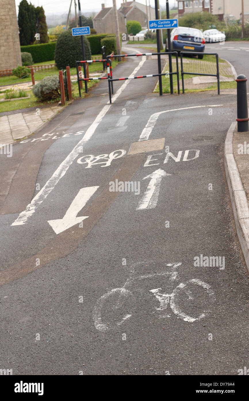 Confusing direction signs hi-res stock photography and images - Alamy