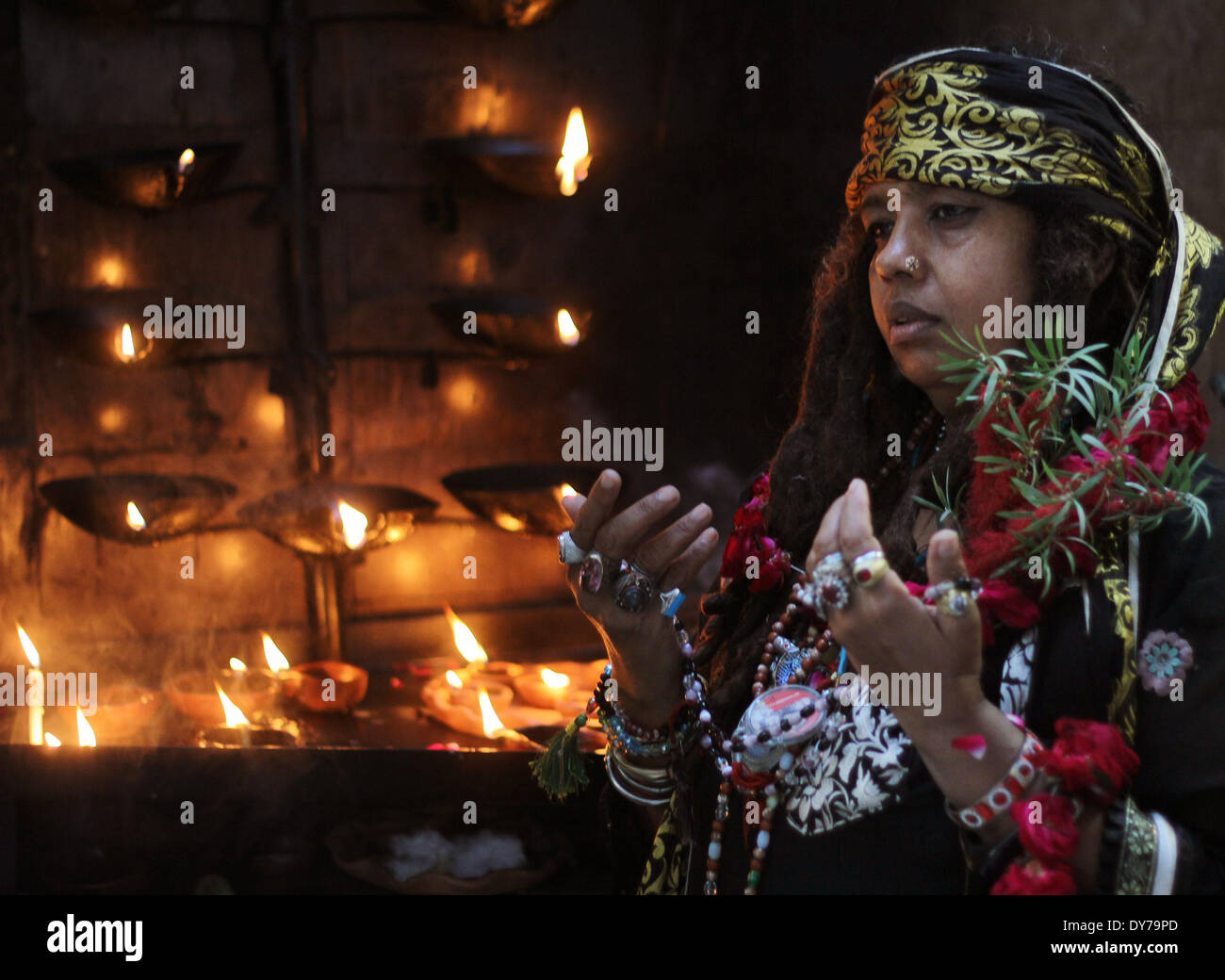 Lahore, Pakistan. 8th April, 2014. Pakistani Muslims Pilgrims ...