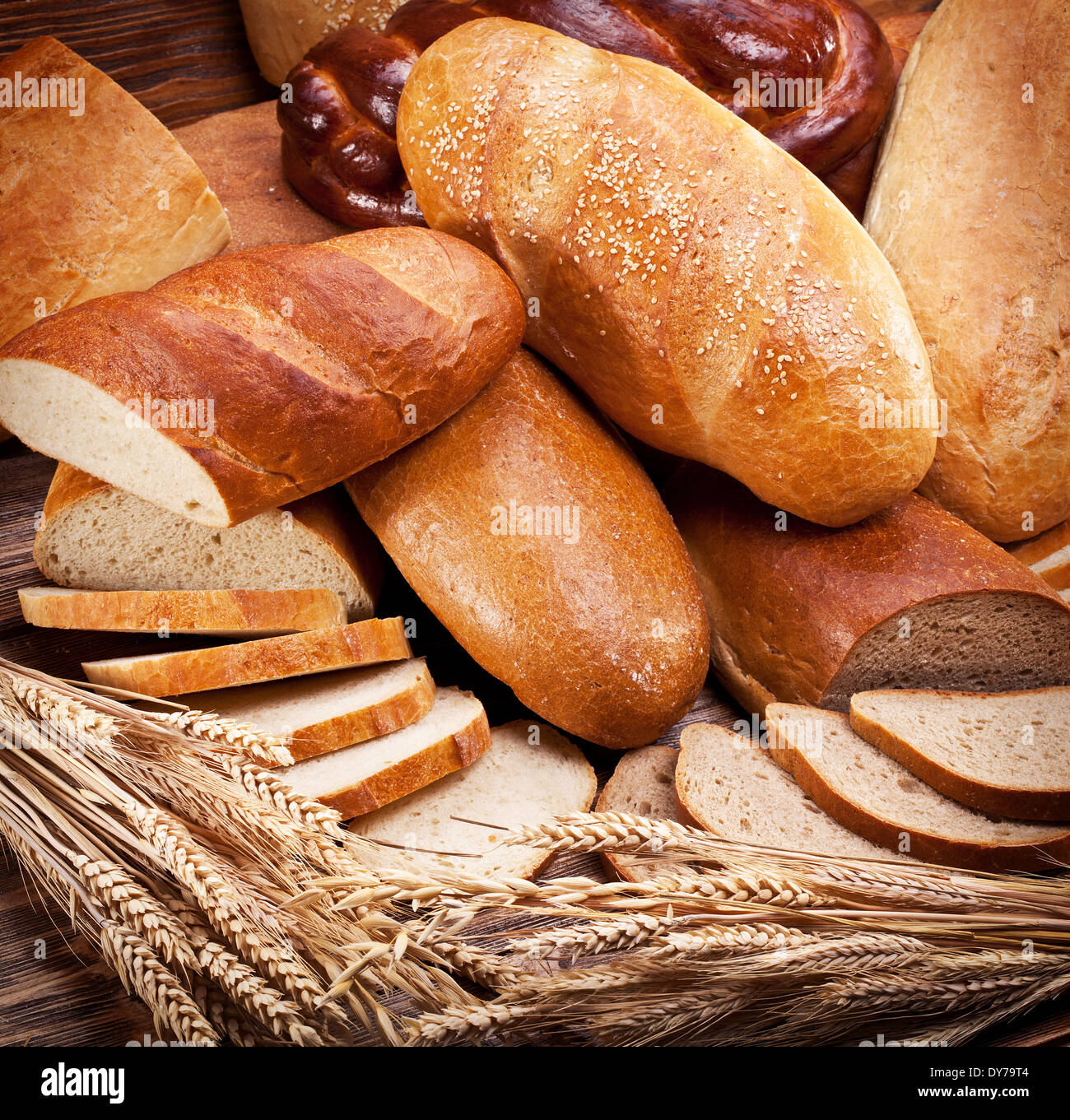 Different bread and bread slices. Food background Stock Photo - Alamy