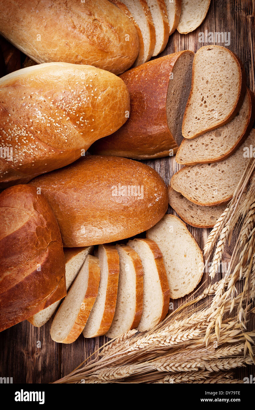 Different bread and bread slices. Food background Stock Photo - Alamy