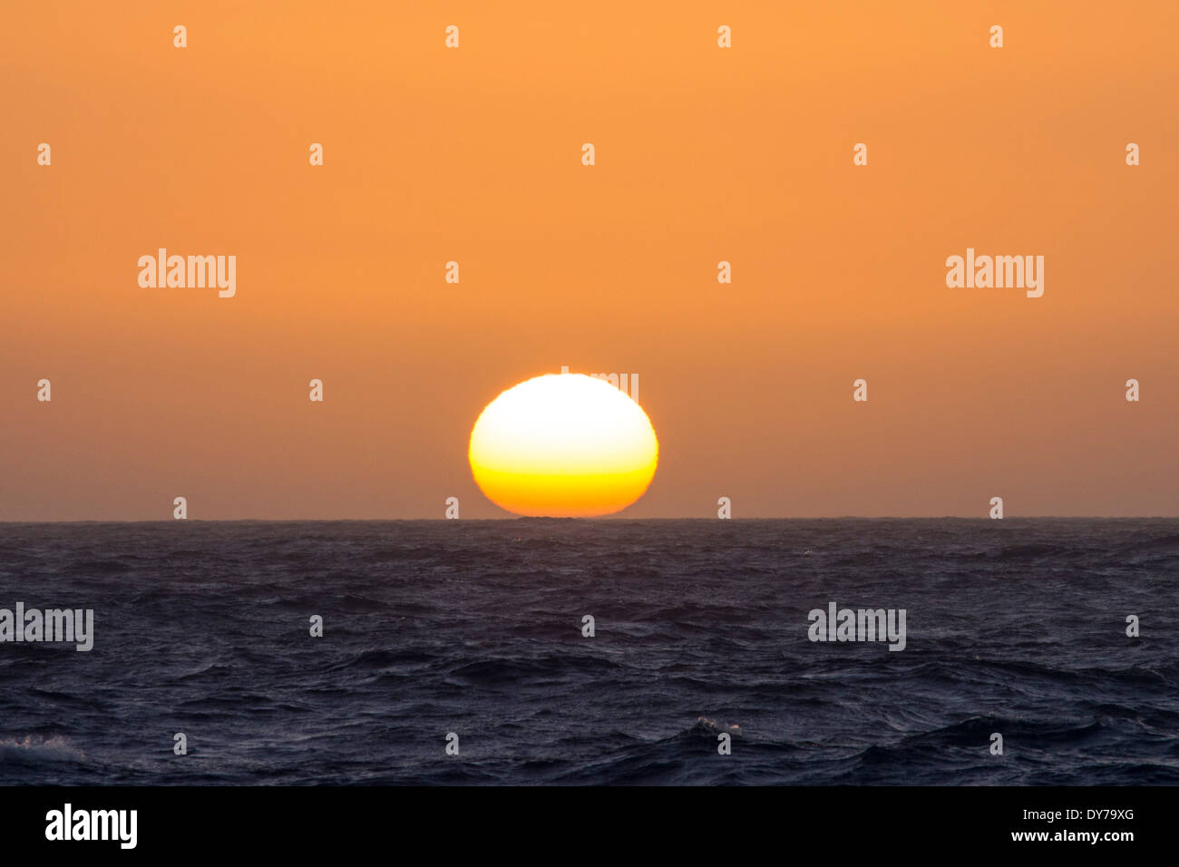 Drake passage waves hi-res stock photography and images - Alamy