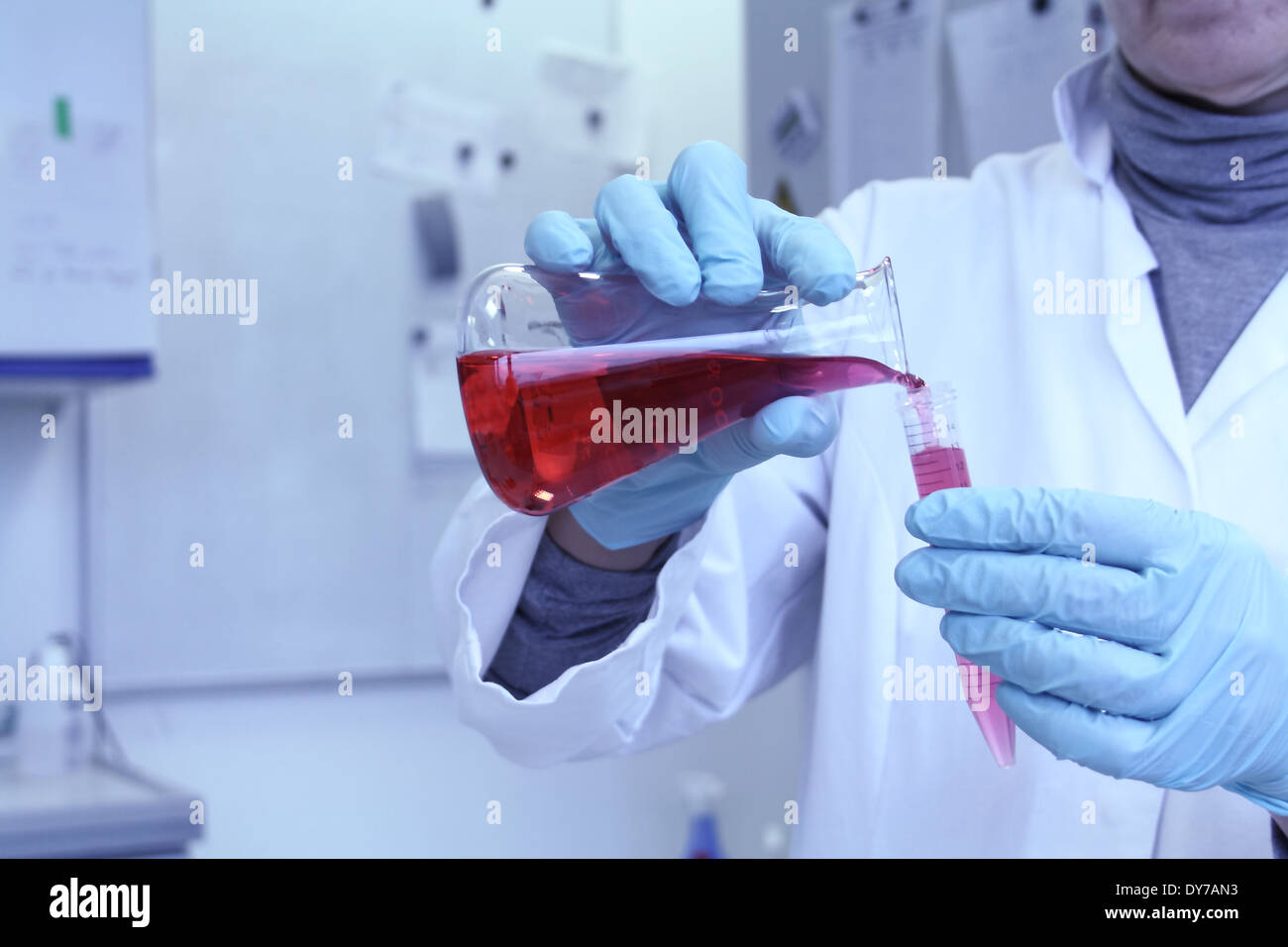 Phlebotomist red hi-res stock photography and images - Alamy