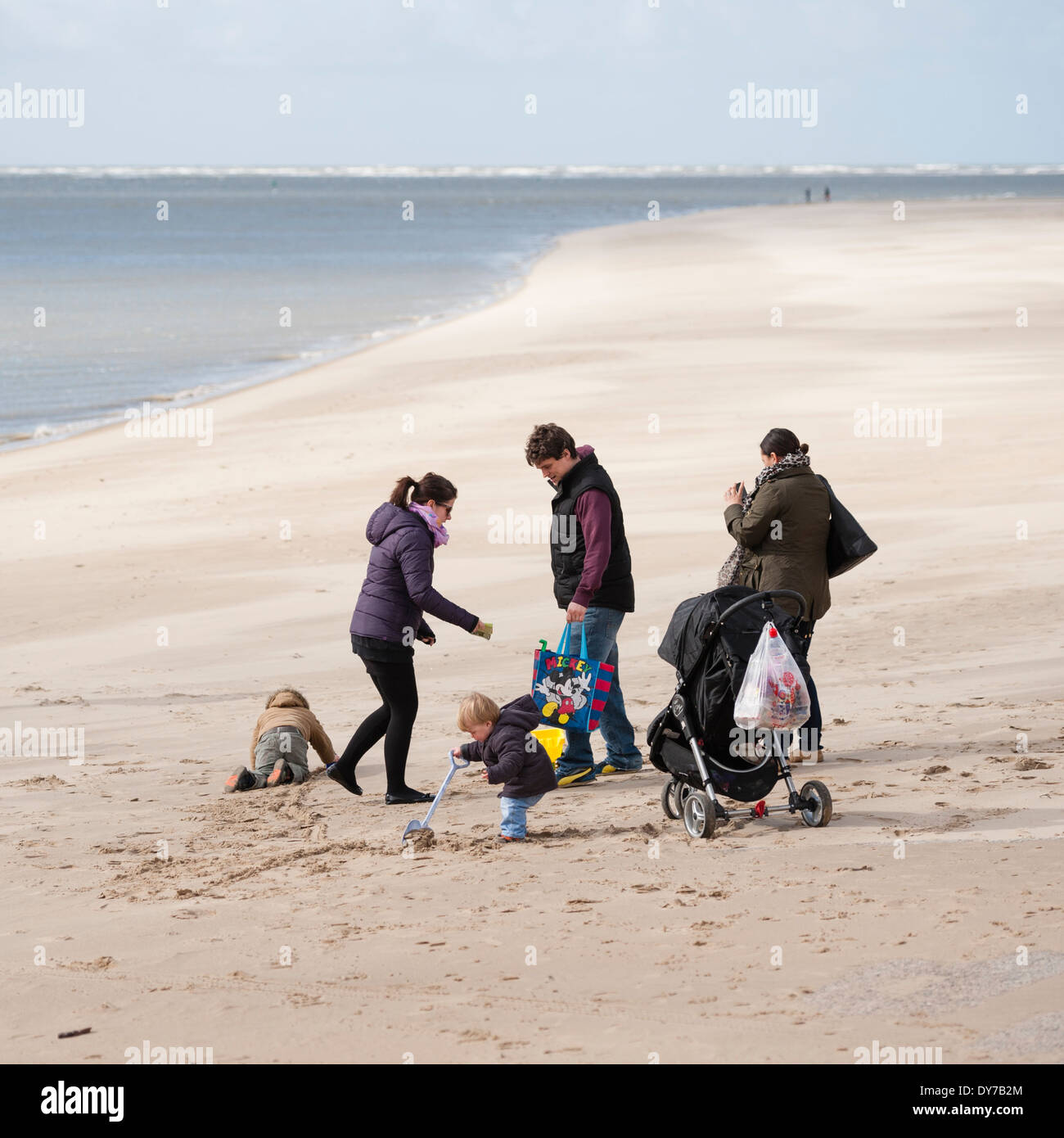 Cold family uk hi-res stock photography and images - Alamy