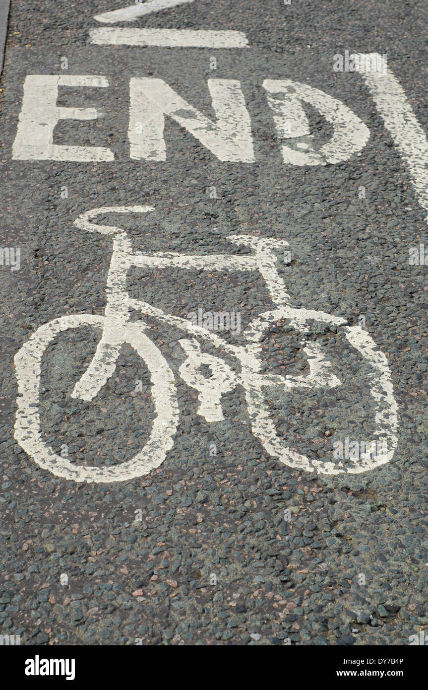 Cycle path end sign Stock Photo - Alamy