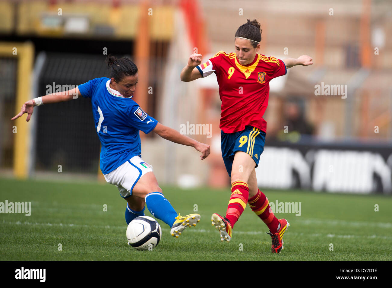 Vicenza, Italy. 5th Apr, 2014. Sandy Iannella (ITA), Veronica Boquete ...