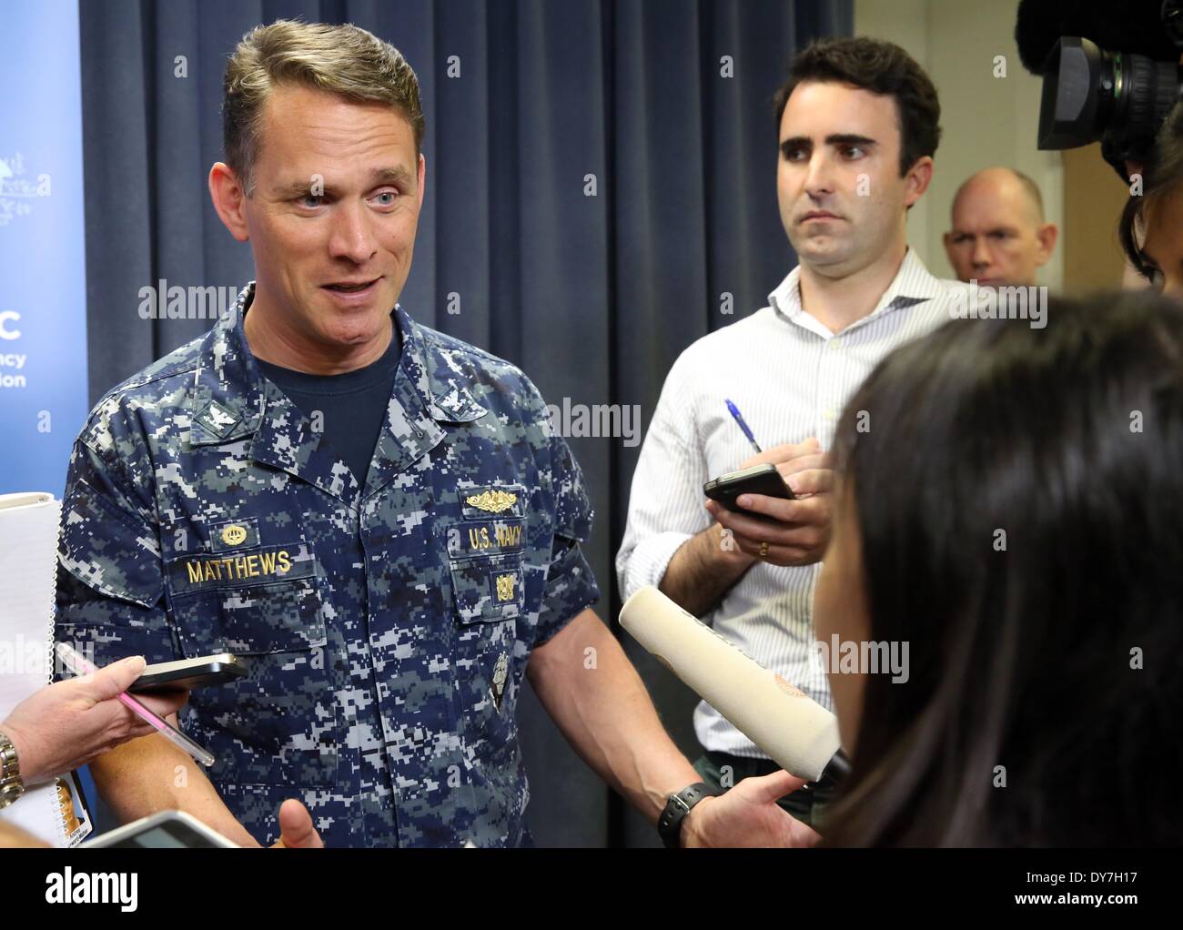 Perth, Australia. 9th Apr, 2014. U.S. Navy officer Mark Matthews (L ...
