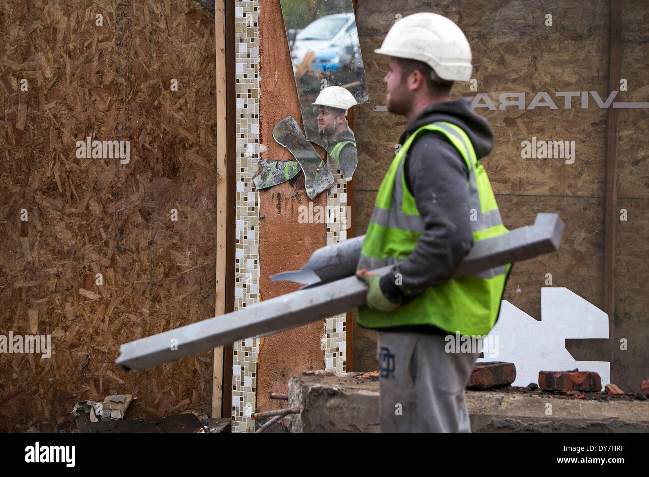 Demolition workers hi-res stock photography and images - Alamy