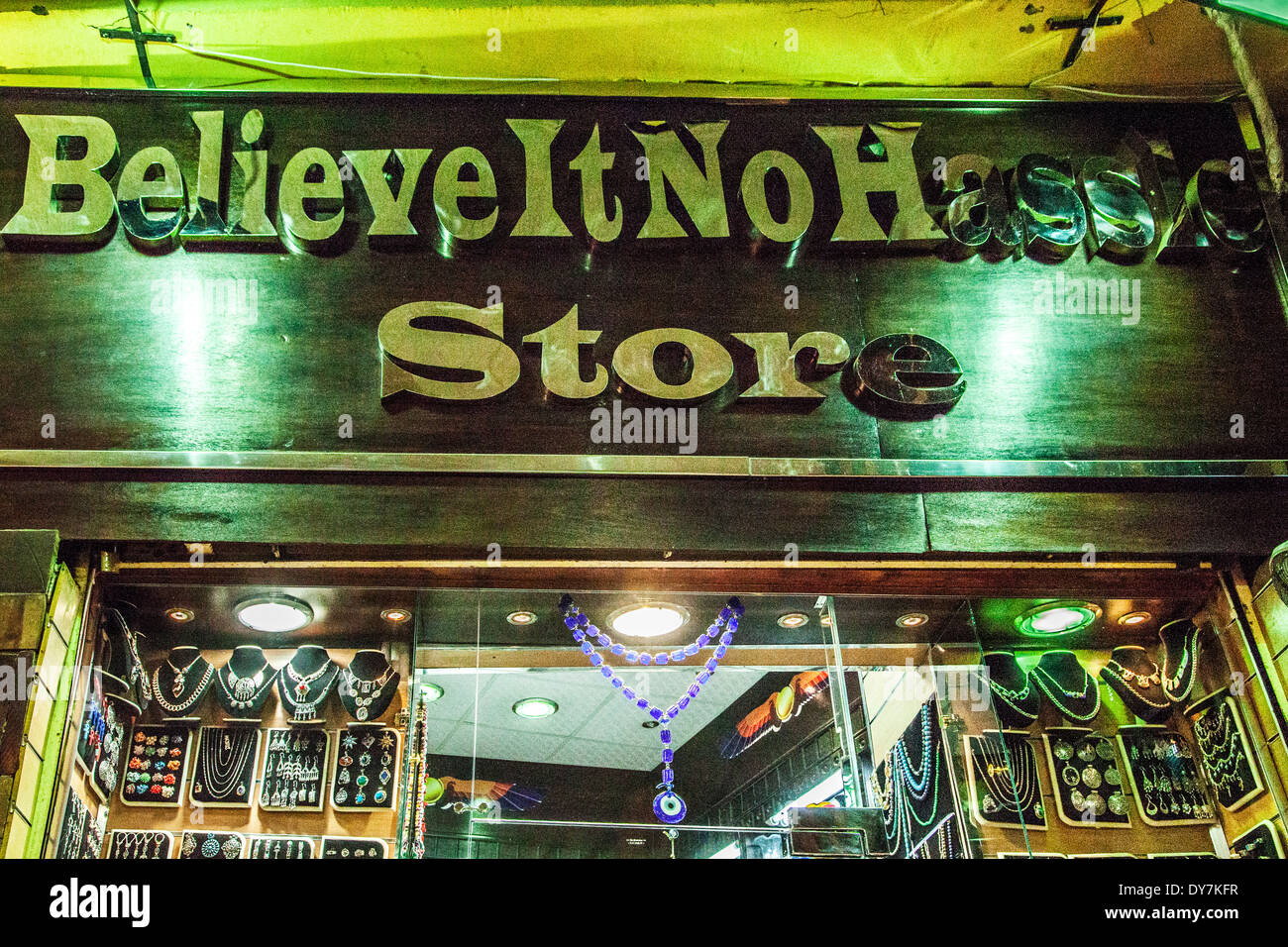 Arabic signage hi-res stock photography and images - Alamy