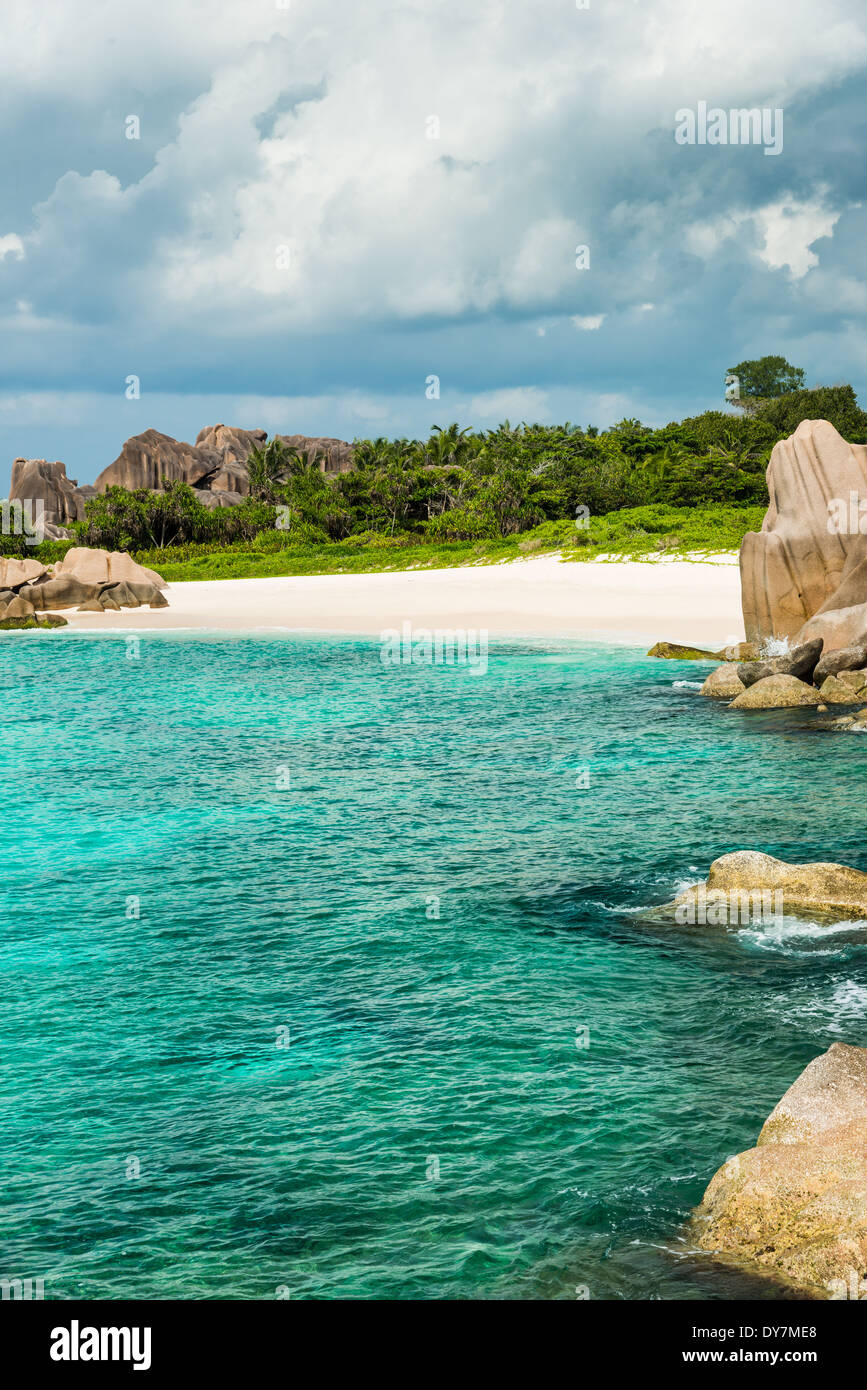 tropical turquoise sea with granite boulders Stock Photo - Alamy