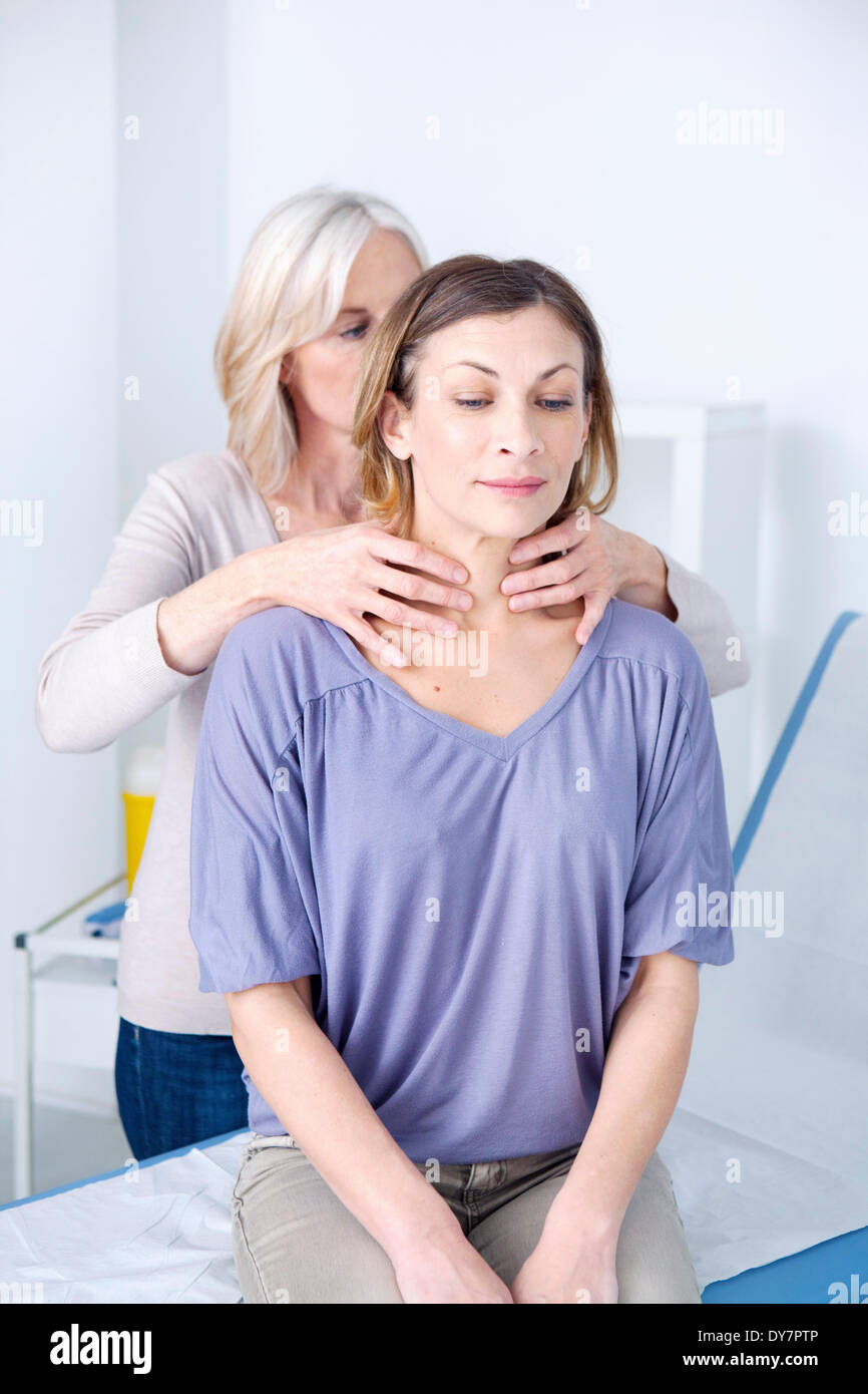 Thyroid palpation woman Stock Photo - Alamy