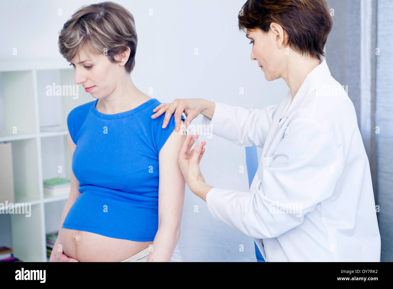 Pregnant woman injection hi-res stock photography and images - Alamy