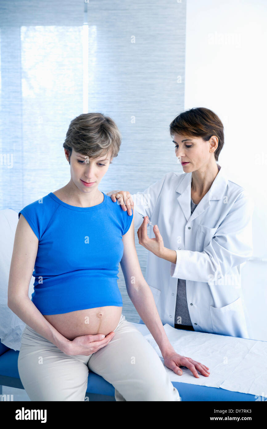 Pregnant woman injection hi-res stock photography and images - Alamy
