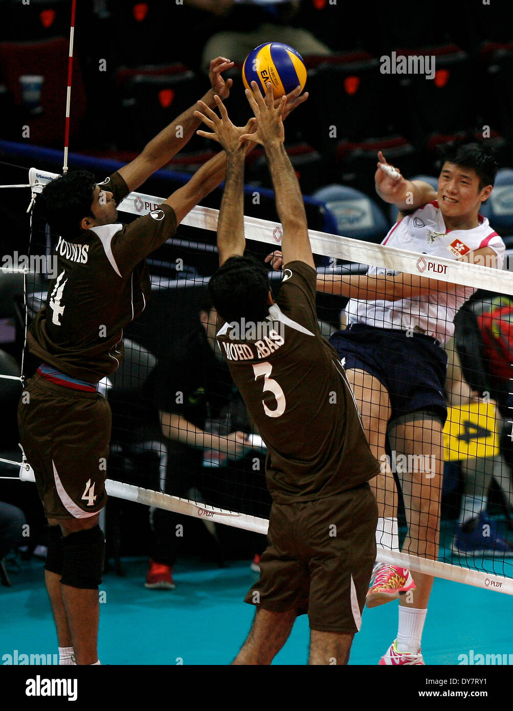 Pasay City, Philippines. 9th Apr, 2014. Alex Chi Wai Chan (R) of Hong ...