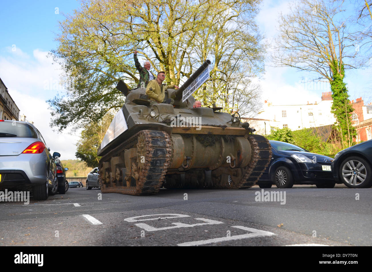 Tank radio uk hi-res stock photography and images - Alamy