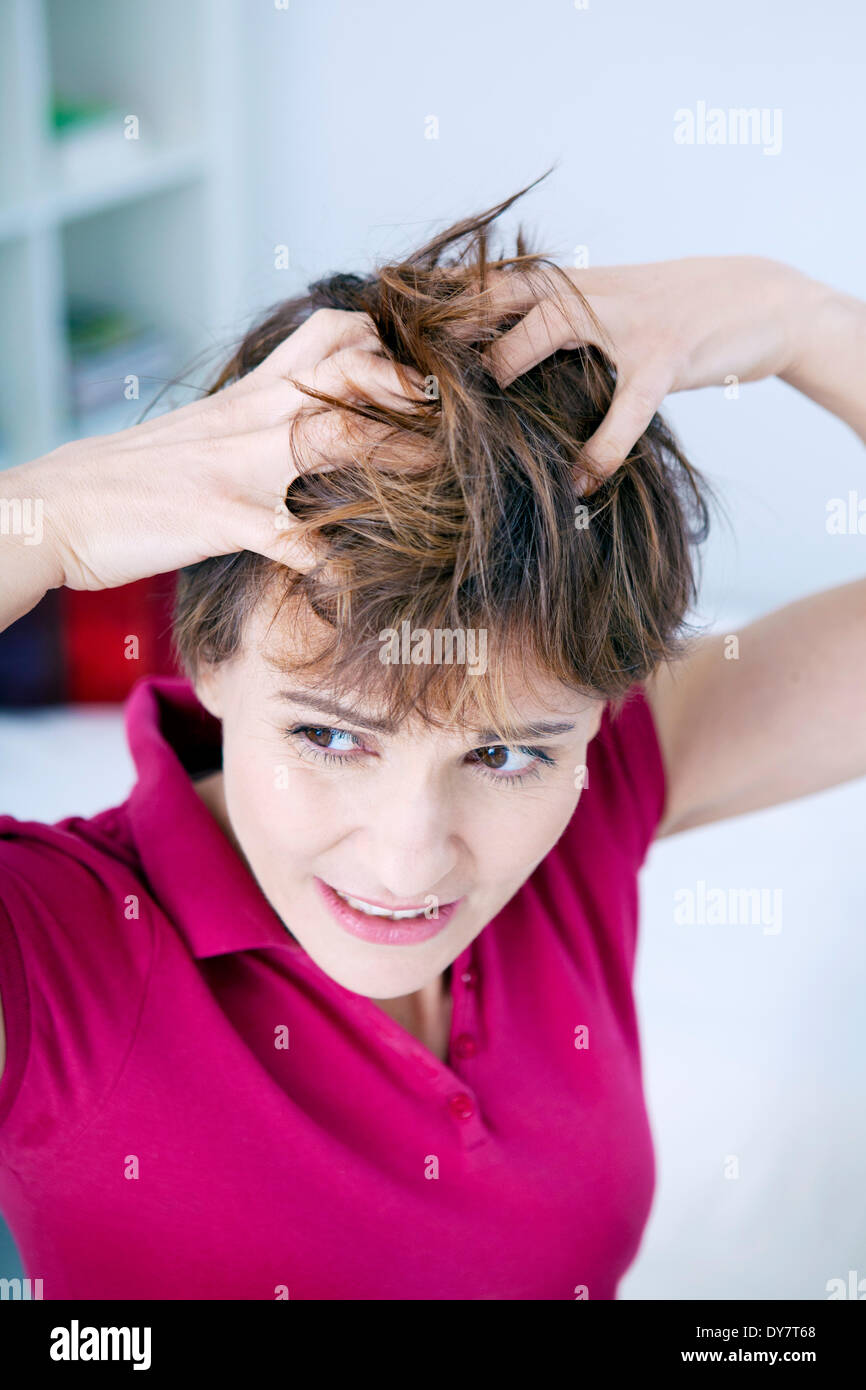 Woman itching scalp hi-res stock photography and images - Alamy