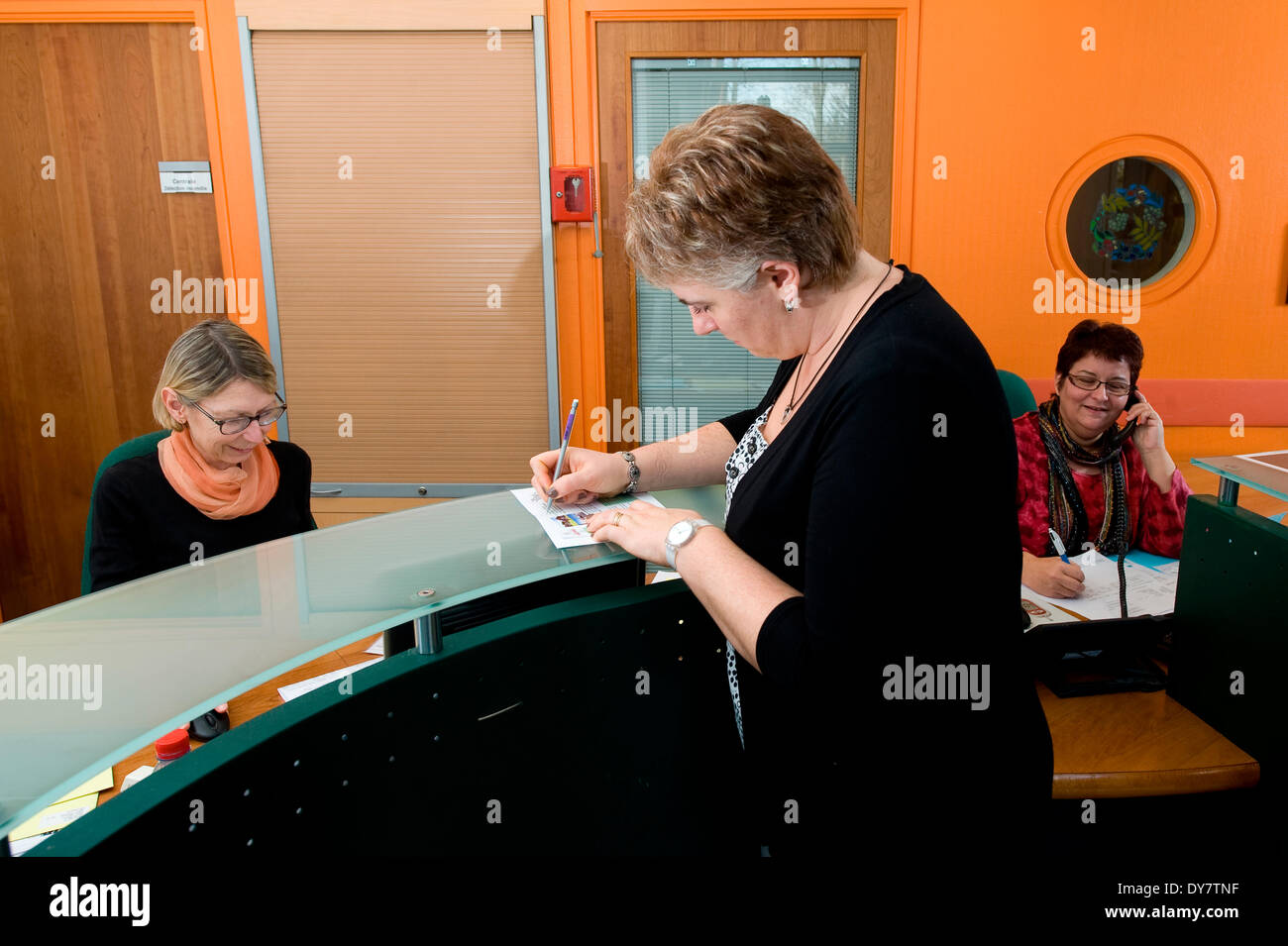 Hospital reception desk hi-res stock photography and images - Alamy