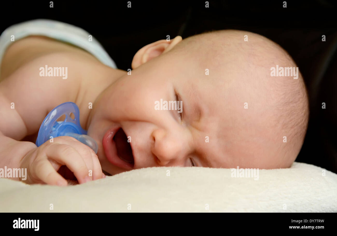 New baby screaming black hi-res stock photography and images - Alamy