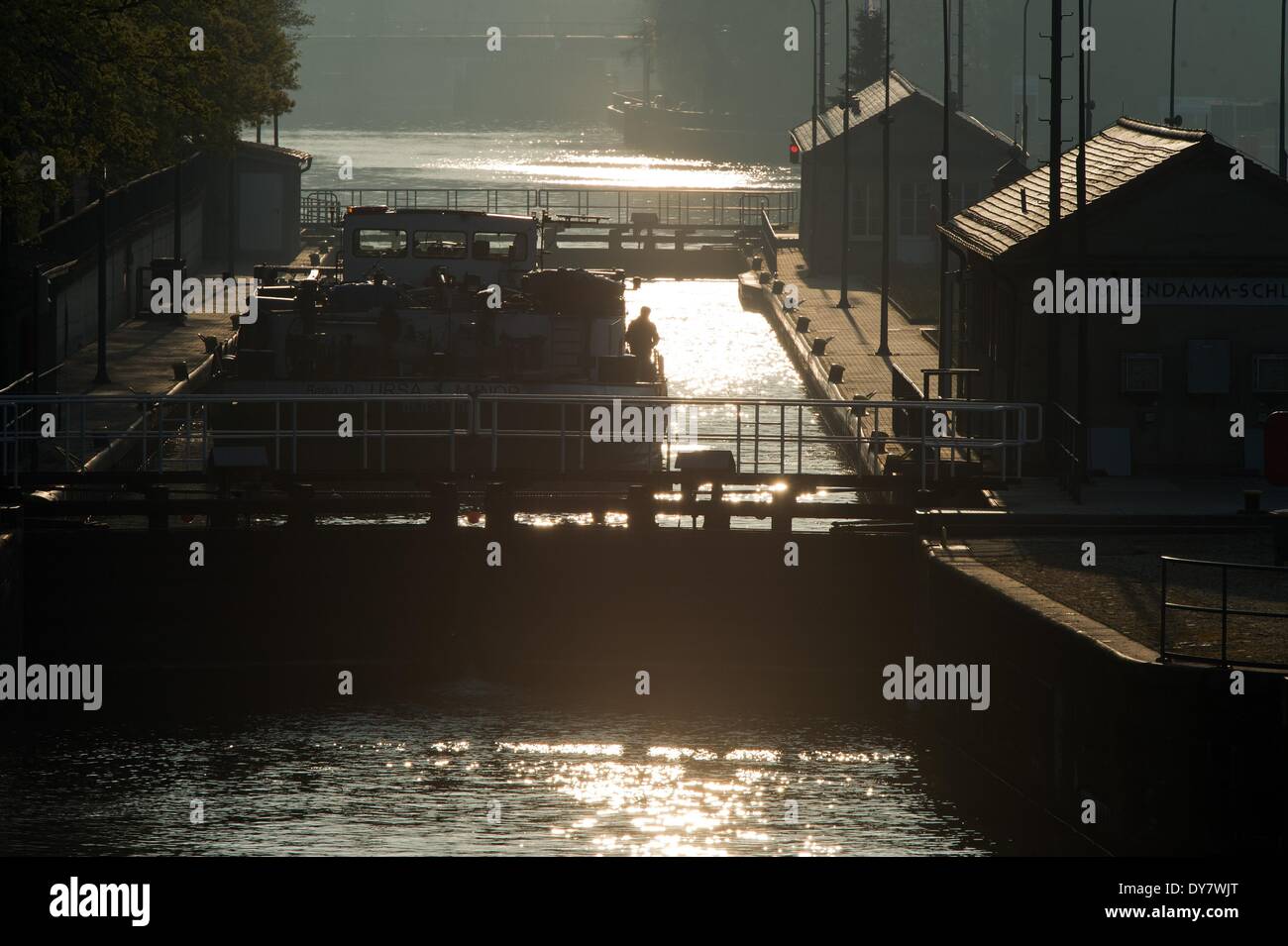 A river barge is waiting for the Muehlendamm sluice to open its gates ...