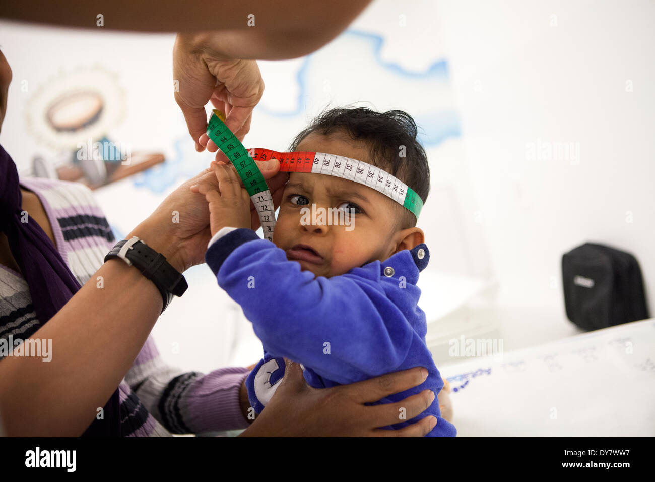 Head circumference measurement hi-res stock photography and images - Alamy