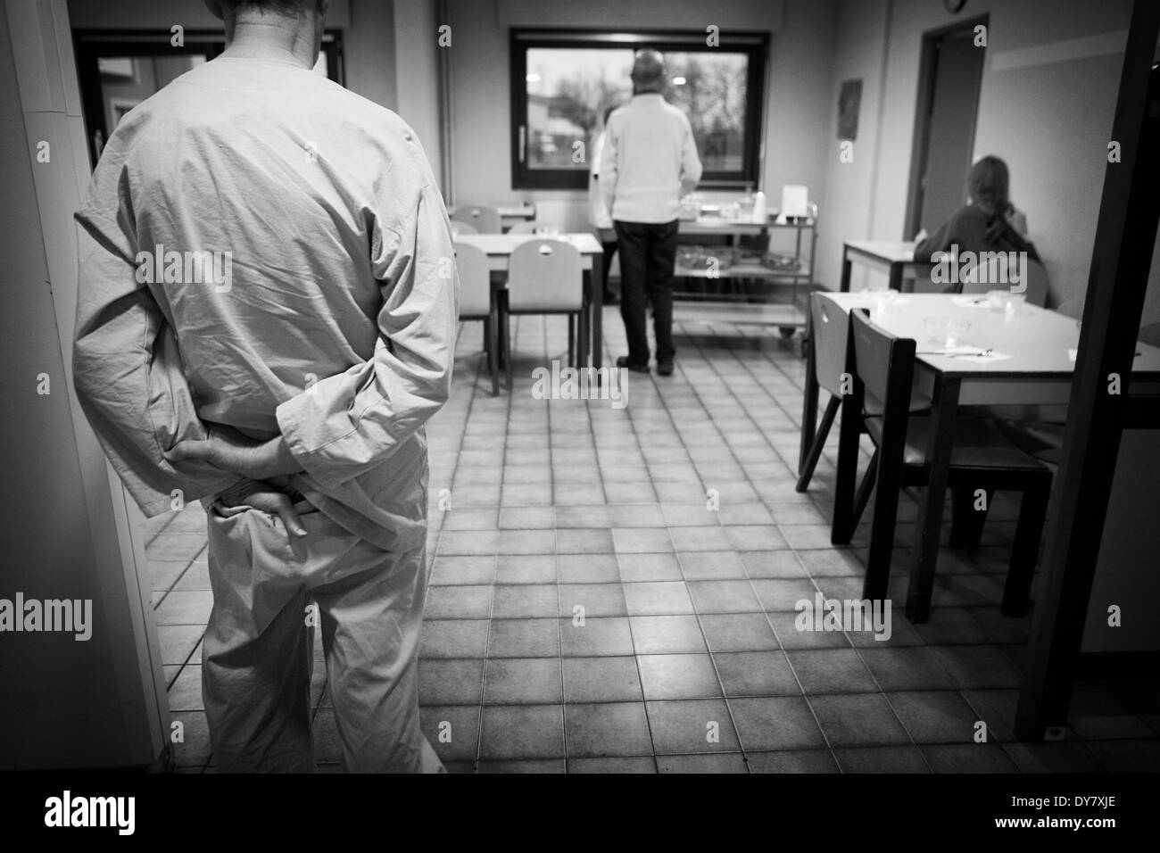 Hospital meal woman hi-res stock photography and images - Alamy Hospital meal woman hi-res stock photography and images - Alamy