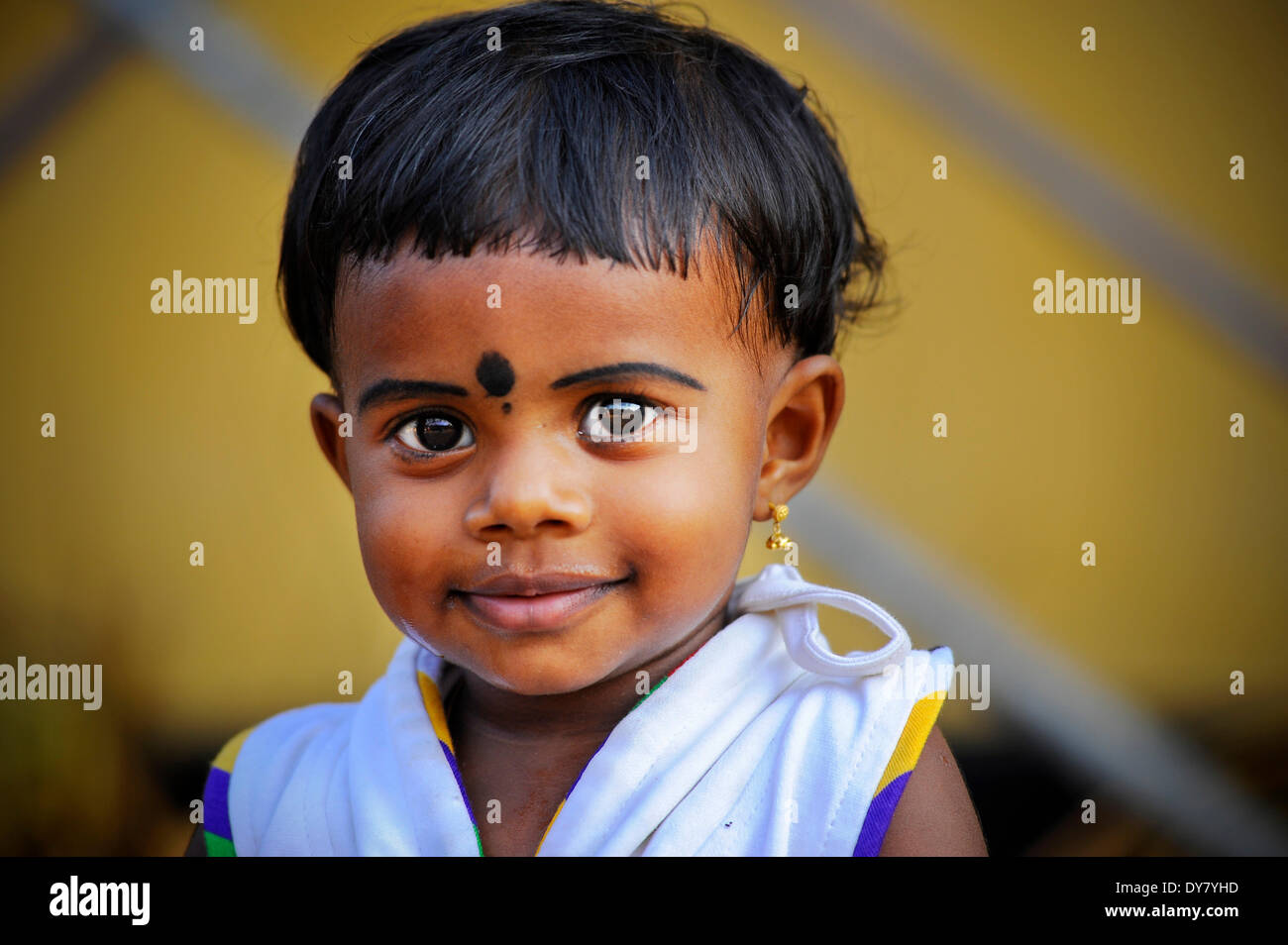 Indian girl with bindi hi-res stock photography and images - Alamy