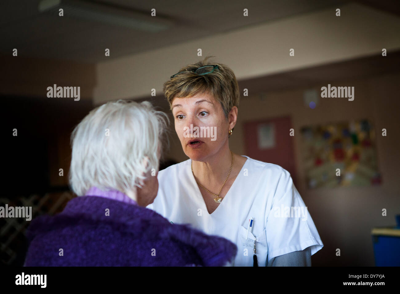 Female psychiatry aide hi-res stock photography and images - Alamy