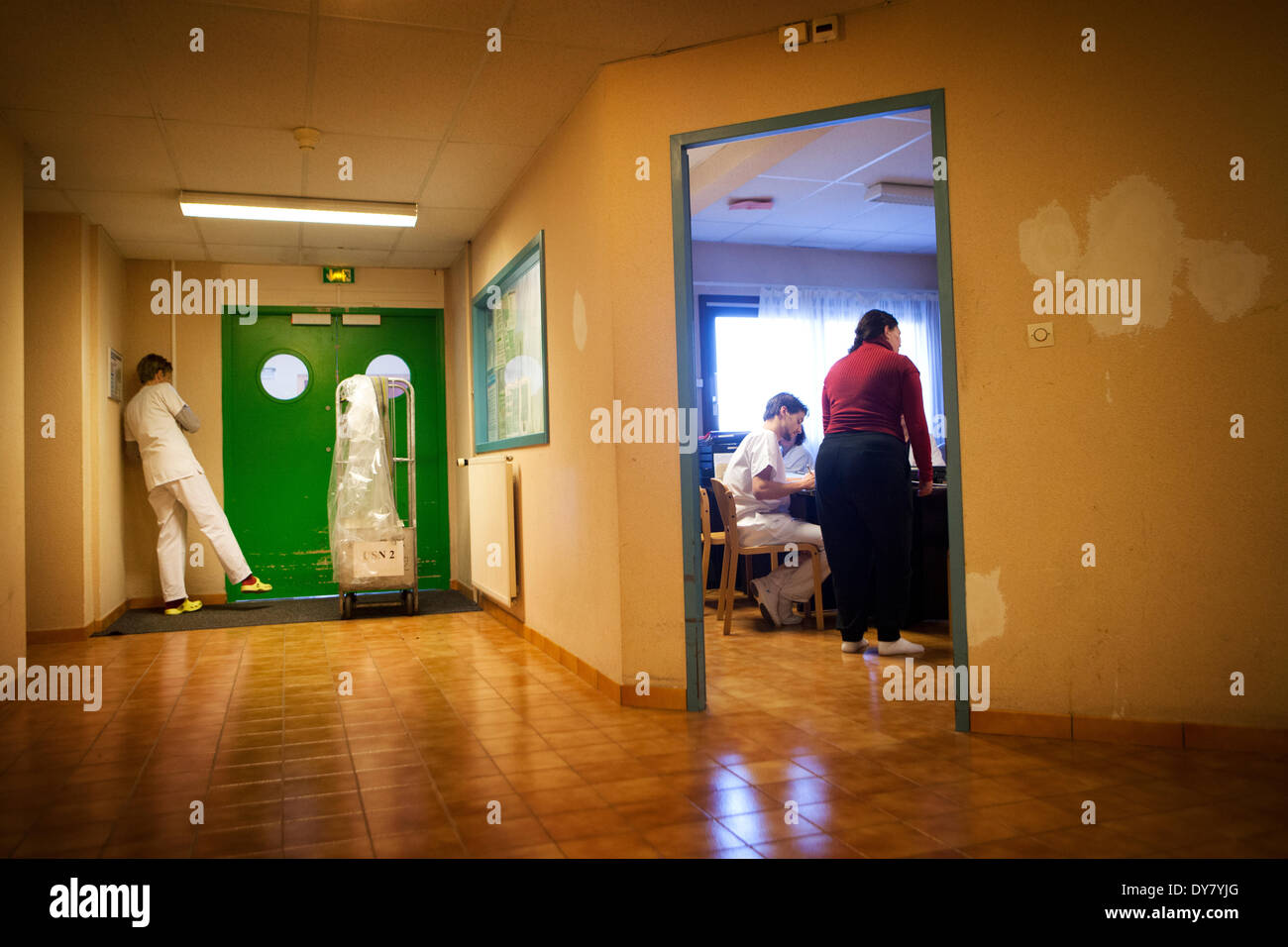 Male psychiatric aide hi-res stock photography and images - Alamy