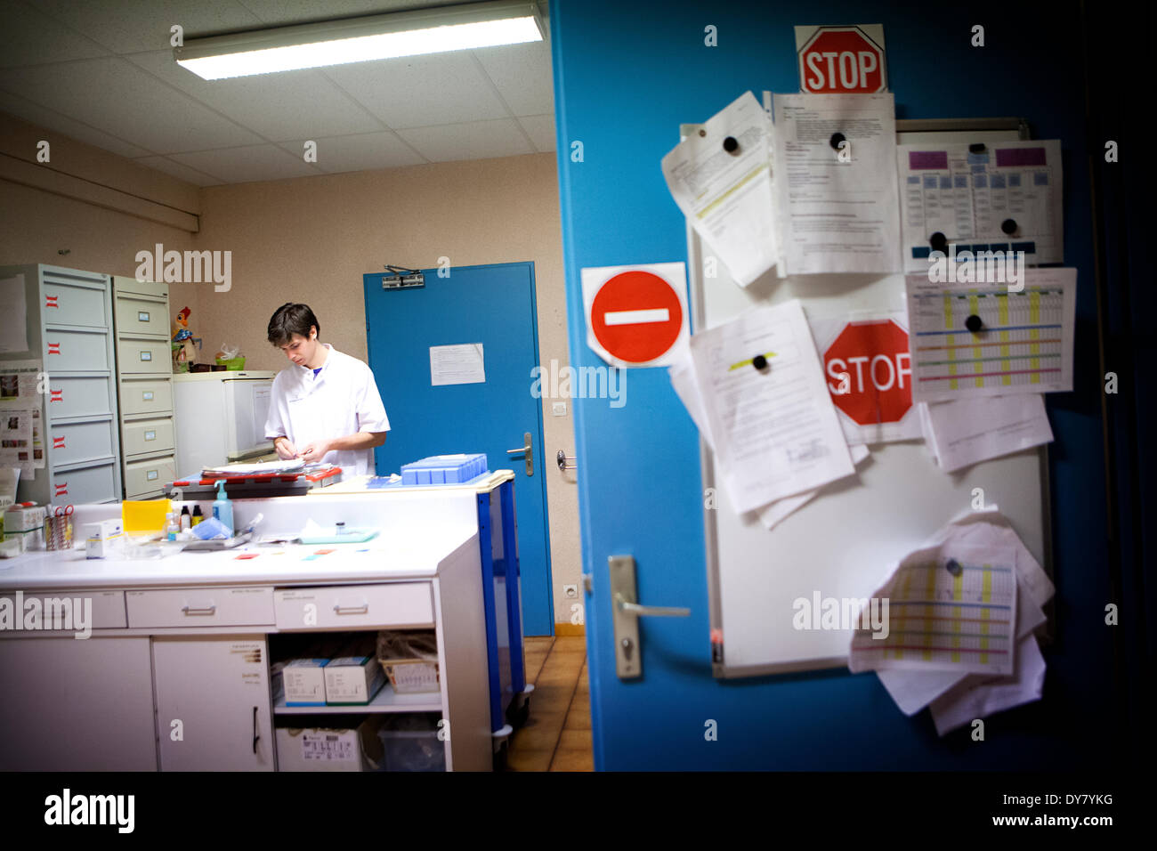 Psychiatric nurse hi-res stock photography and images - Alamy