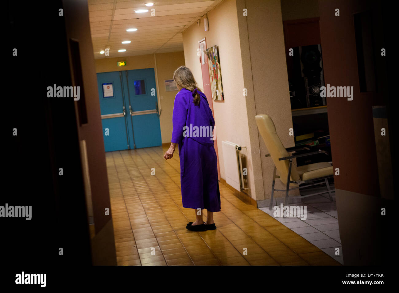 Women hospital and rear view hi-res stock photography and images - Alamy