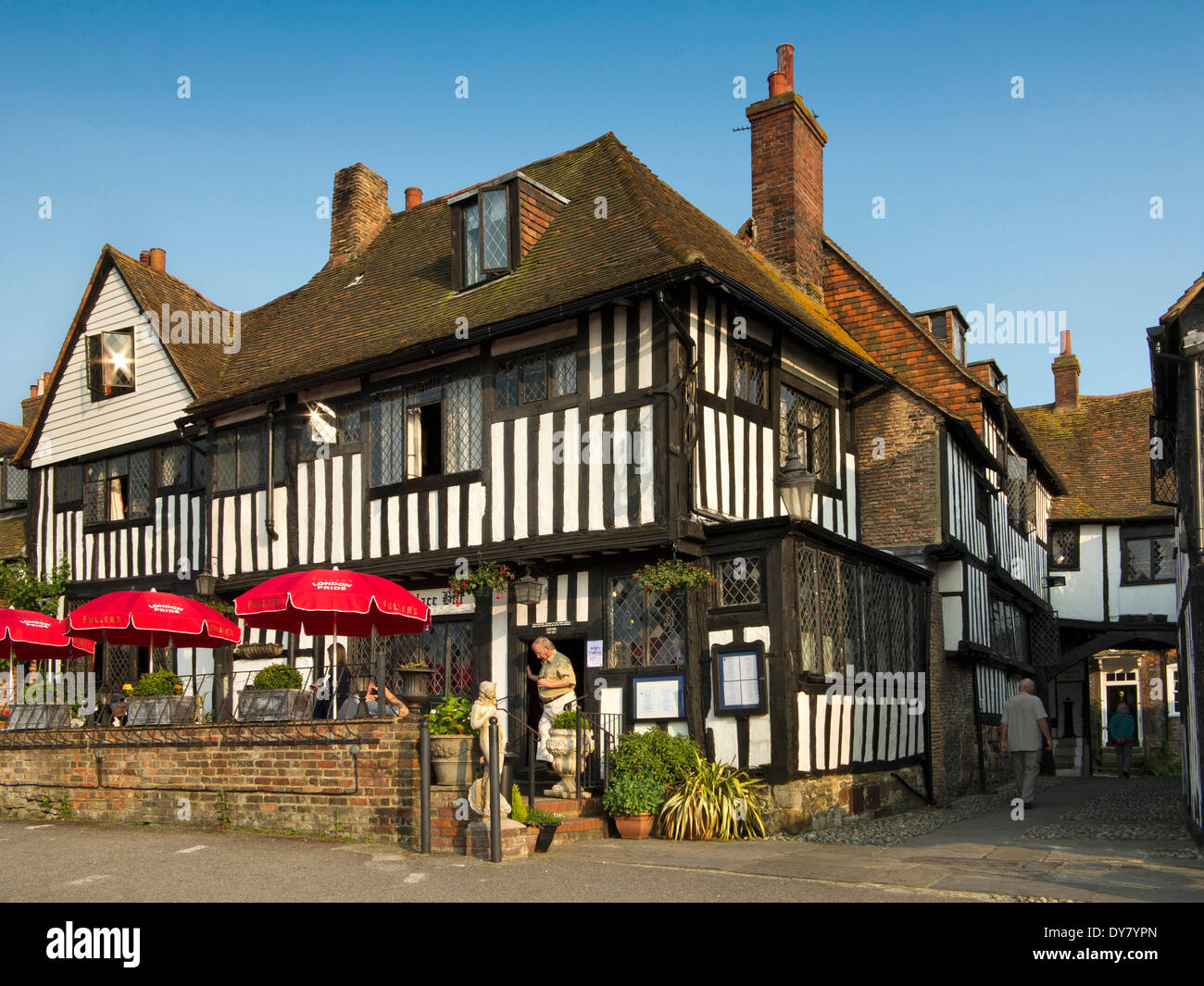 Historic pub rye hi-res stock photography and images - Alamy