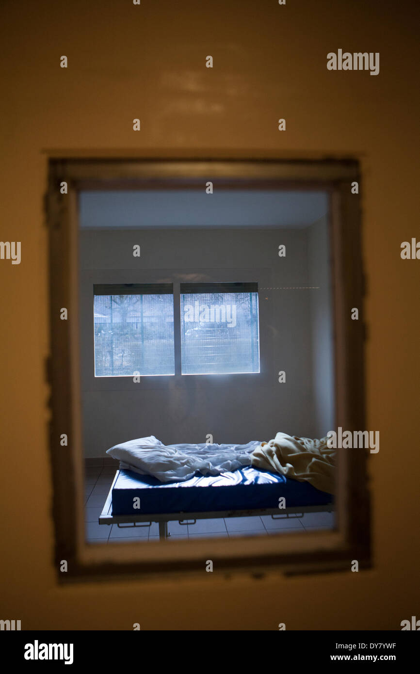 Psychiatric hospital isolation hi-res stock photography and images - Alamy