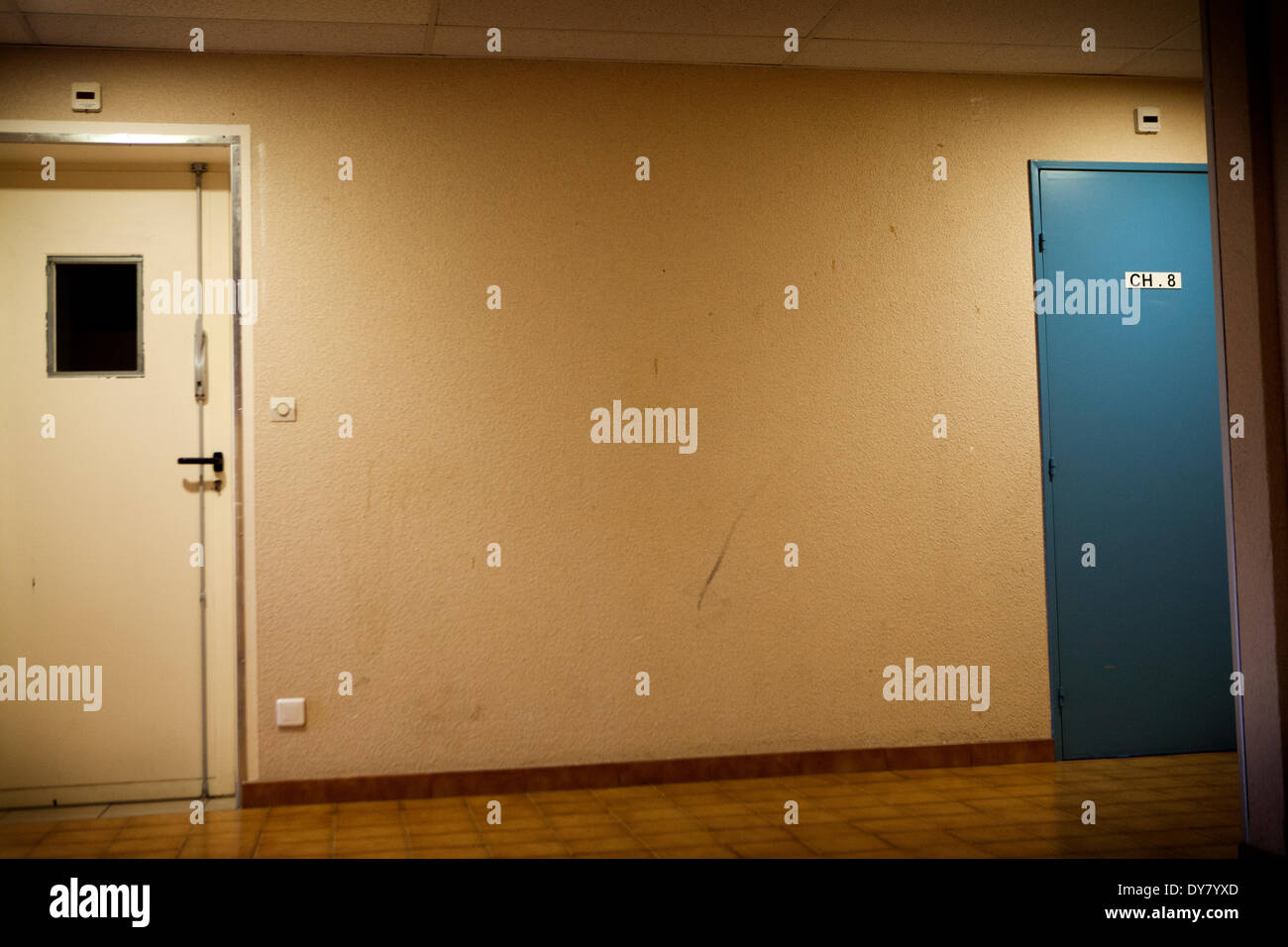 Hospital isolation room hi-res stock photography and images - Alamy