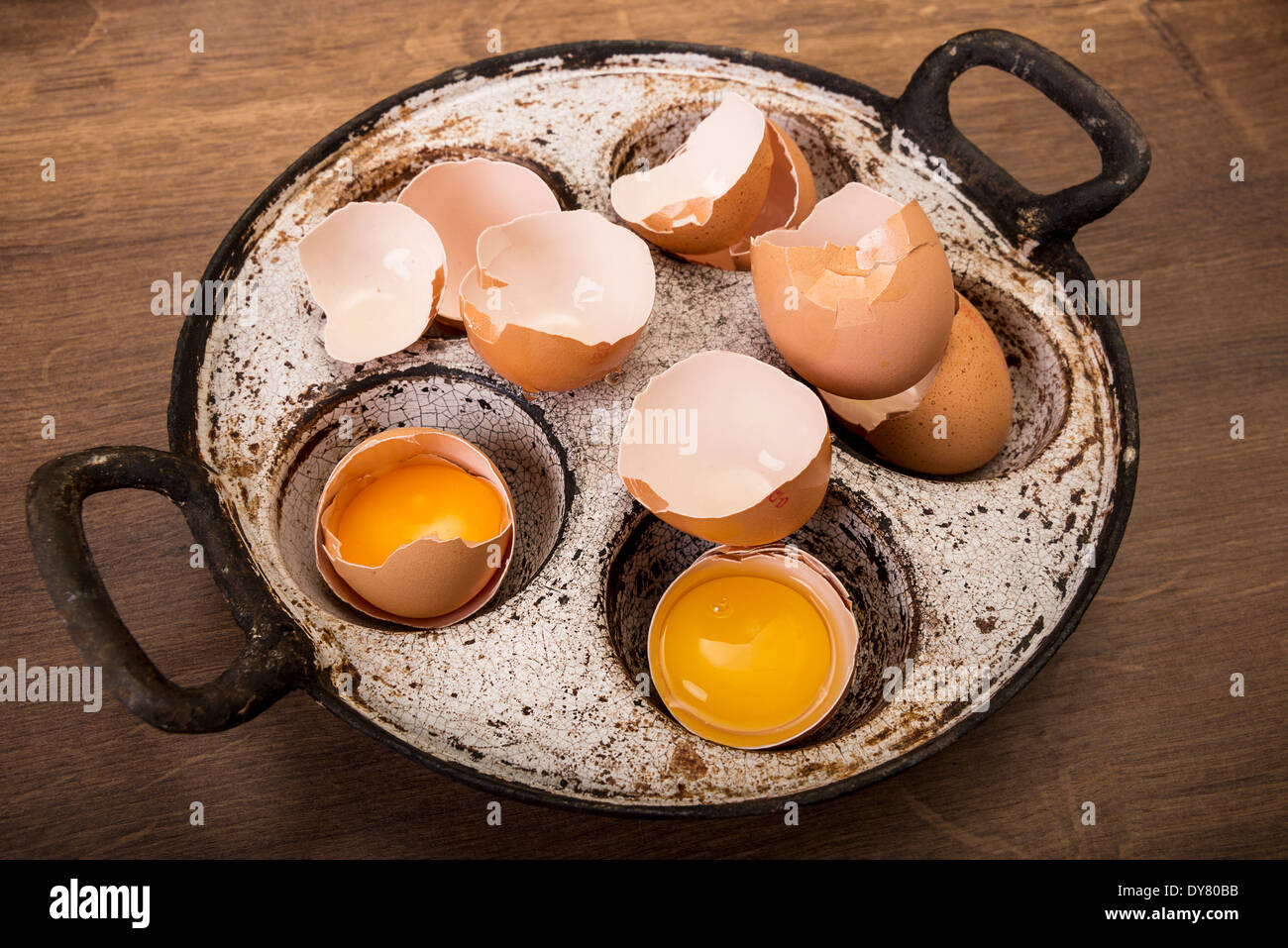 Egg yolk separation hi-res stock photography and images - Alamy