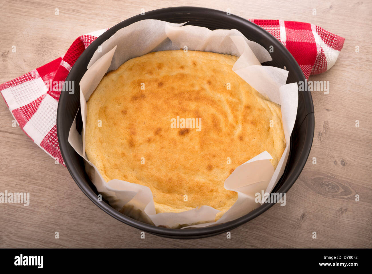Round pastry case hi-res stock photography and images - Alamy