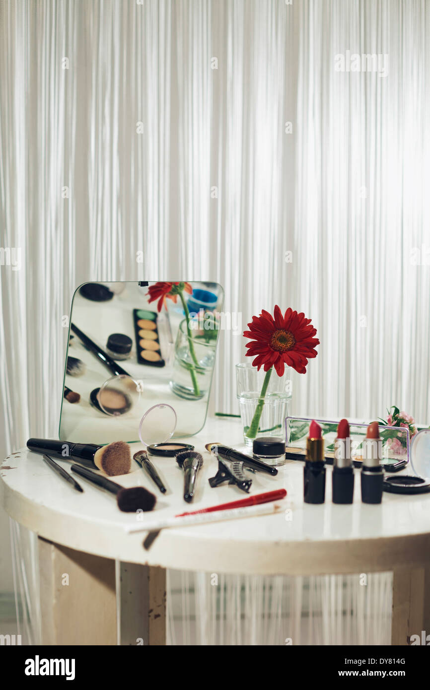 Makeup table hi-res stock photography and images - Alamy