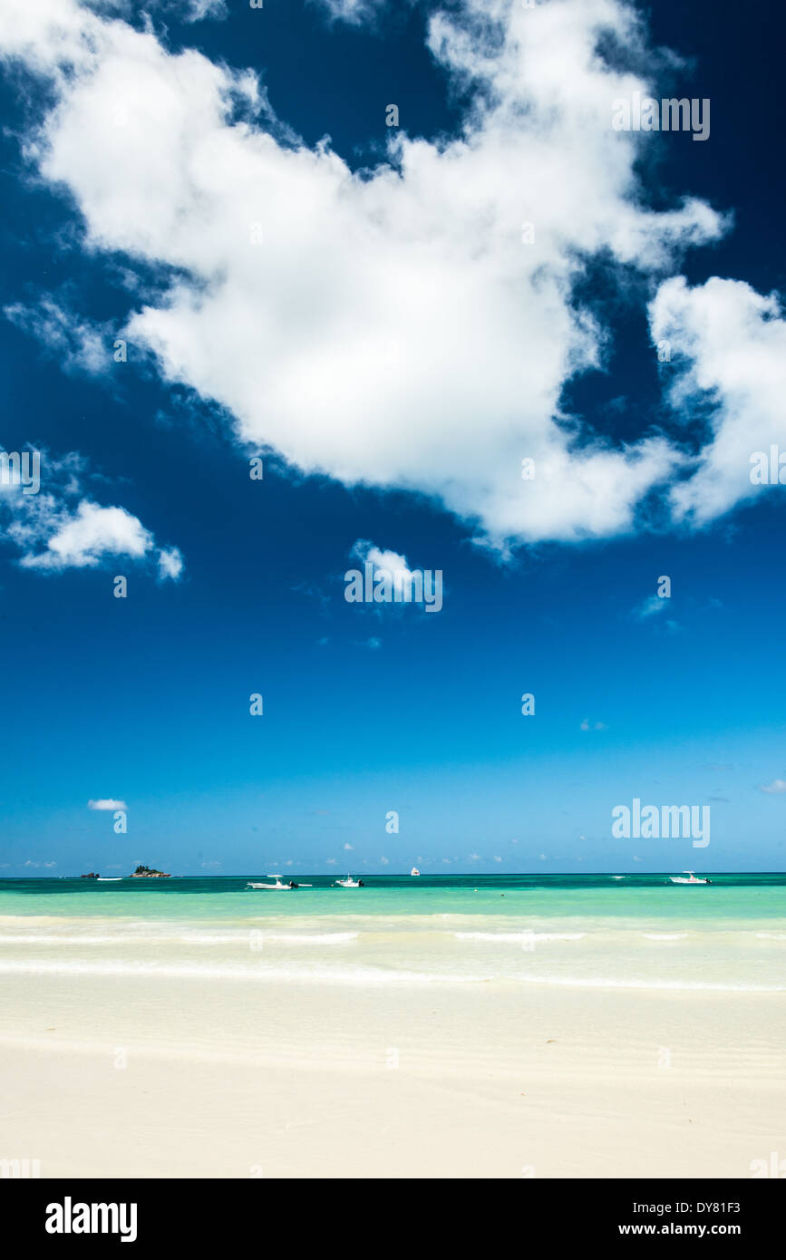 White cloud surf beach hi-res stock photography and images - Alamy