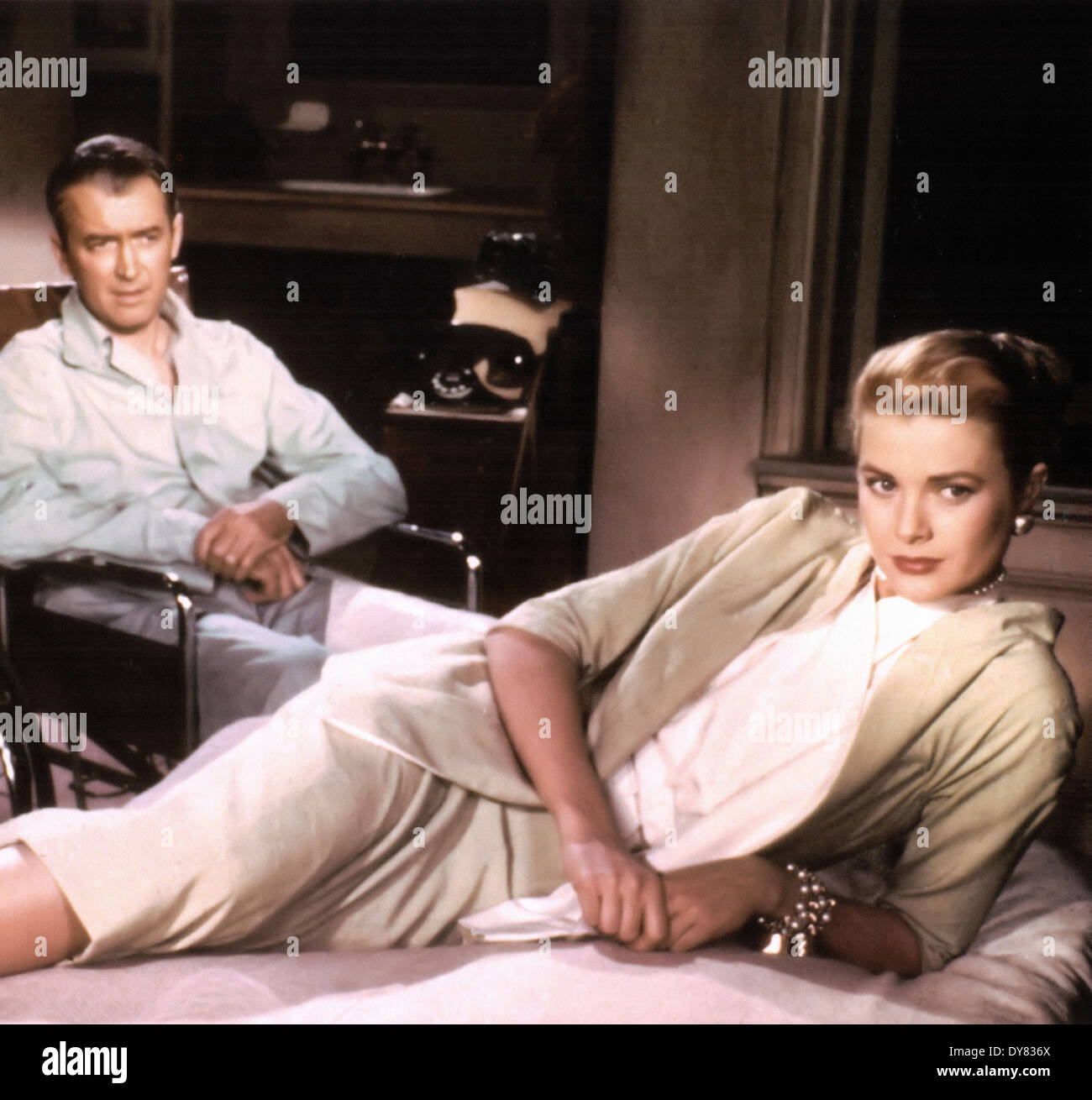 Rear Window - Grace Kelly , James Stewart - Director : Alfred Hitchcock ...