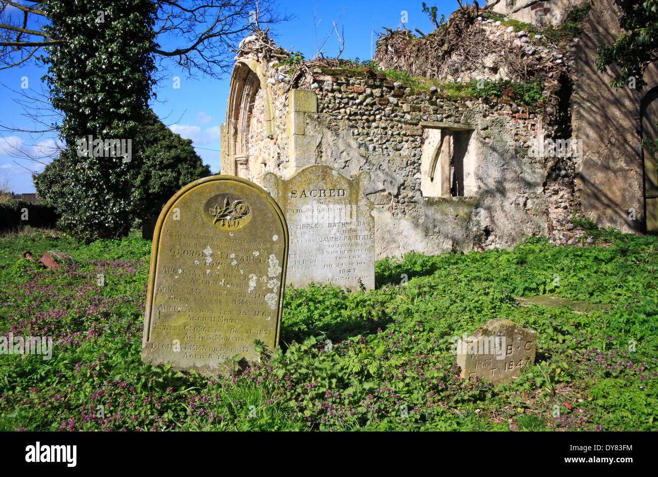 Old parish church ruins hi-res stock photography and images - Alamy
