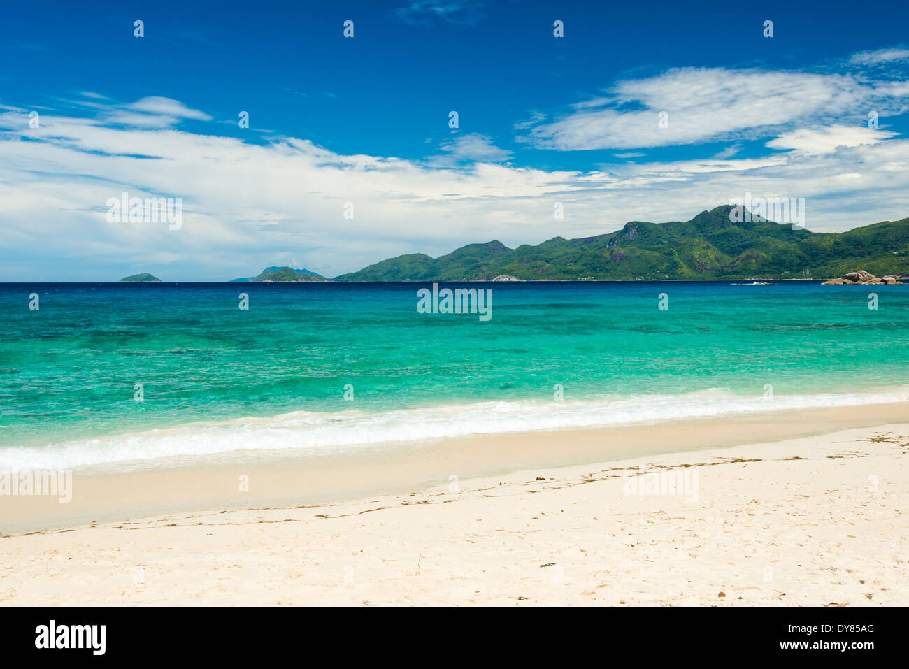 Beautiful seychelles tropical beach hi-res stock photography and images ...