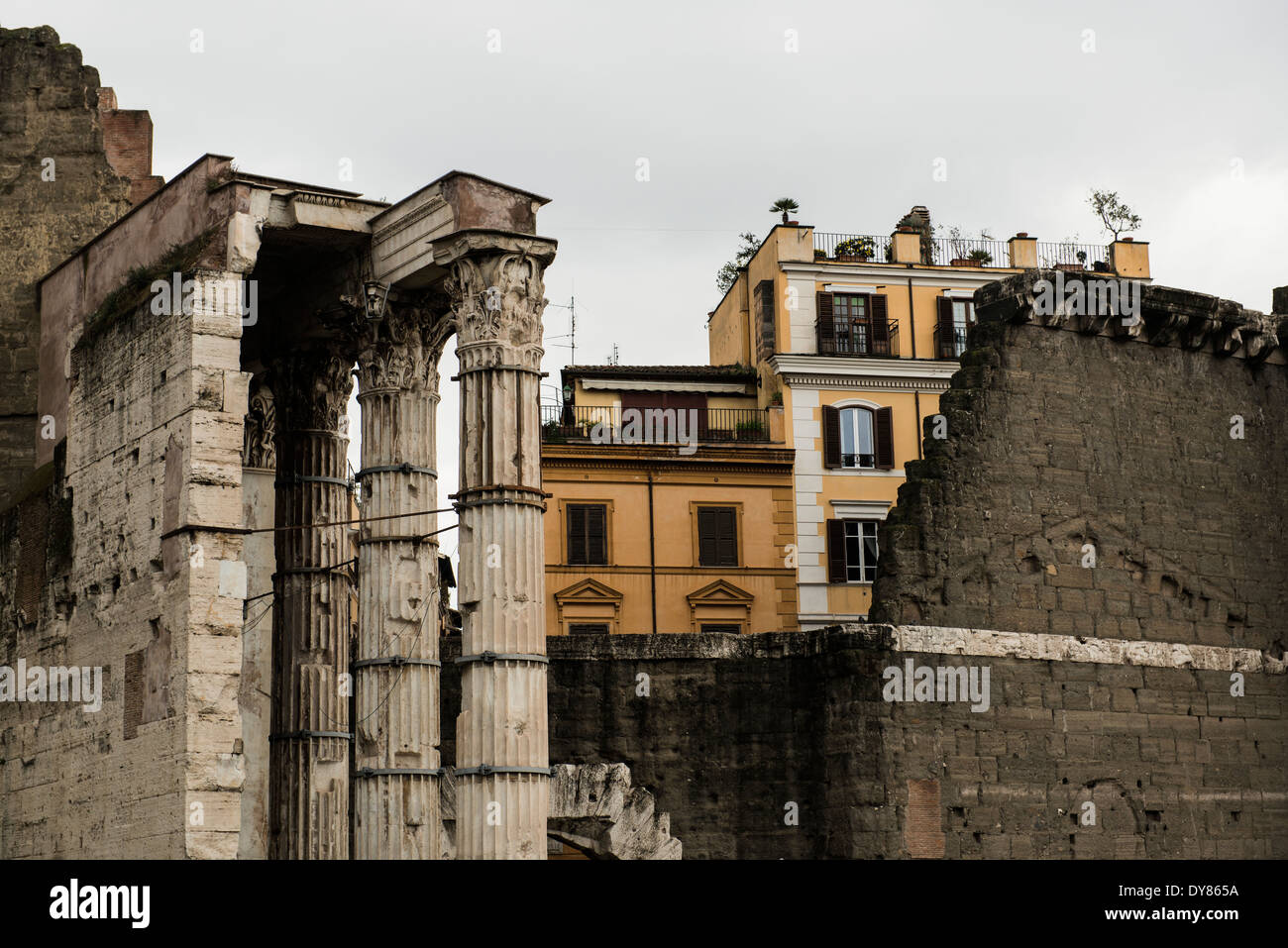 Residential building in rome hi-res stock photography and images - Alamy
