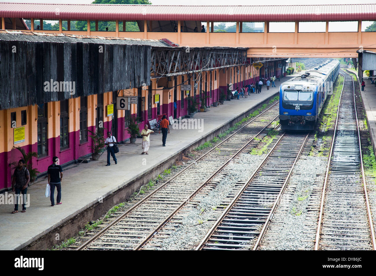 Train station in Colombo, Sri Lanka Stock Photo - Alamy